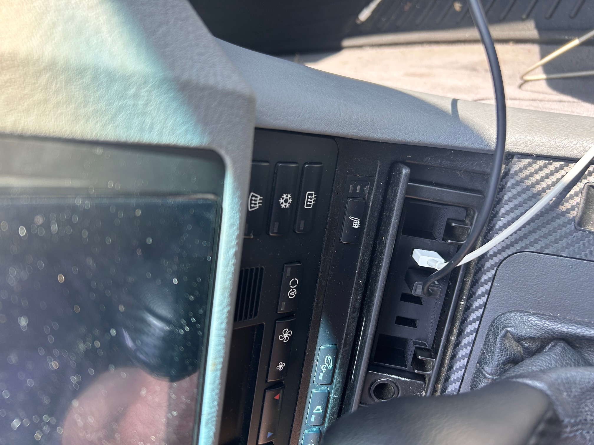 LH Drive BMW E46 Ashtray USB Holder by Dylan W | Download free STL ...