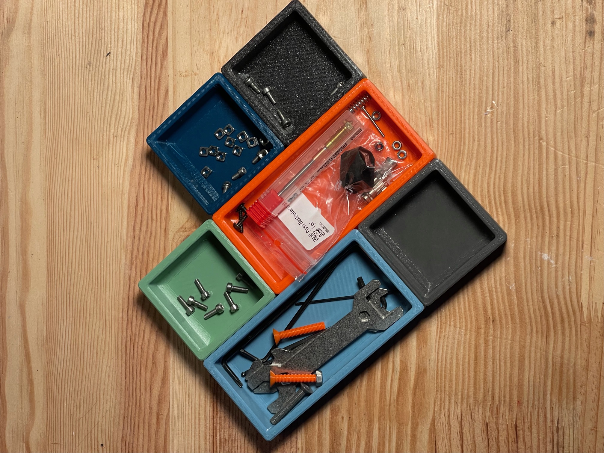 Magnetic modular Screw tray by Anthony J. | Download free STL model ...