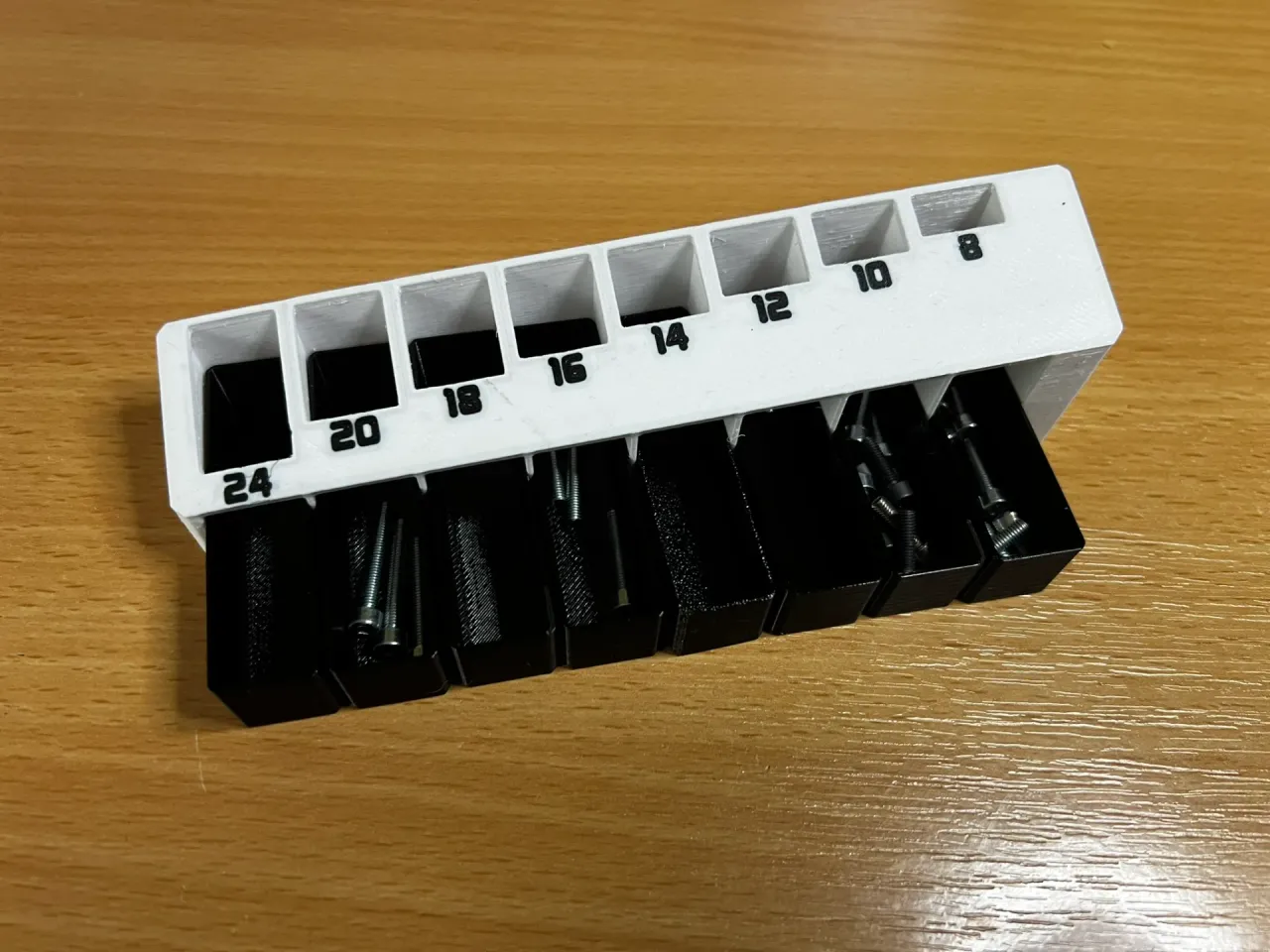 Screw sorter - M3, M4 by iZboxo | Download free STL model | Printables.com