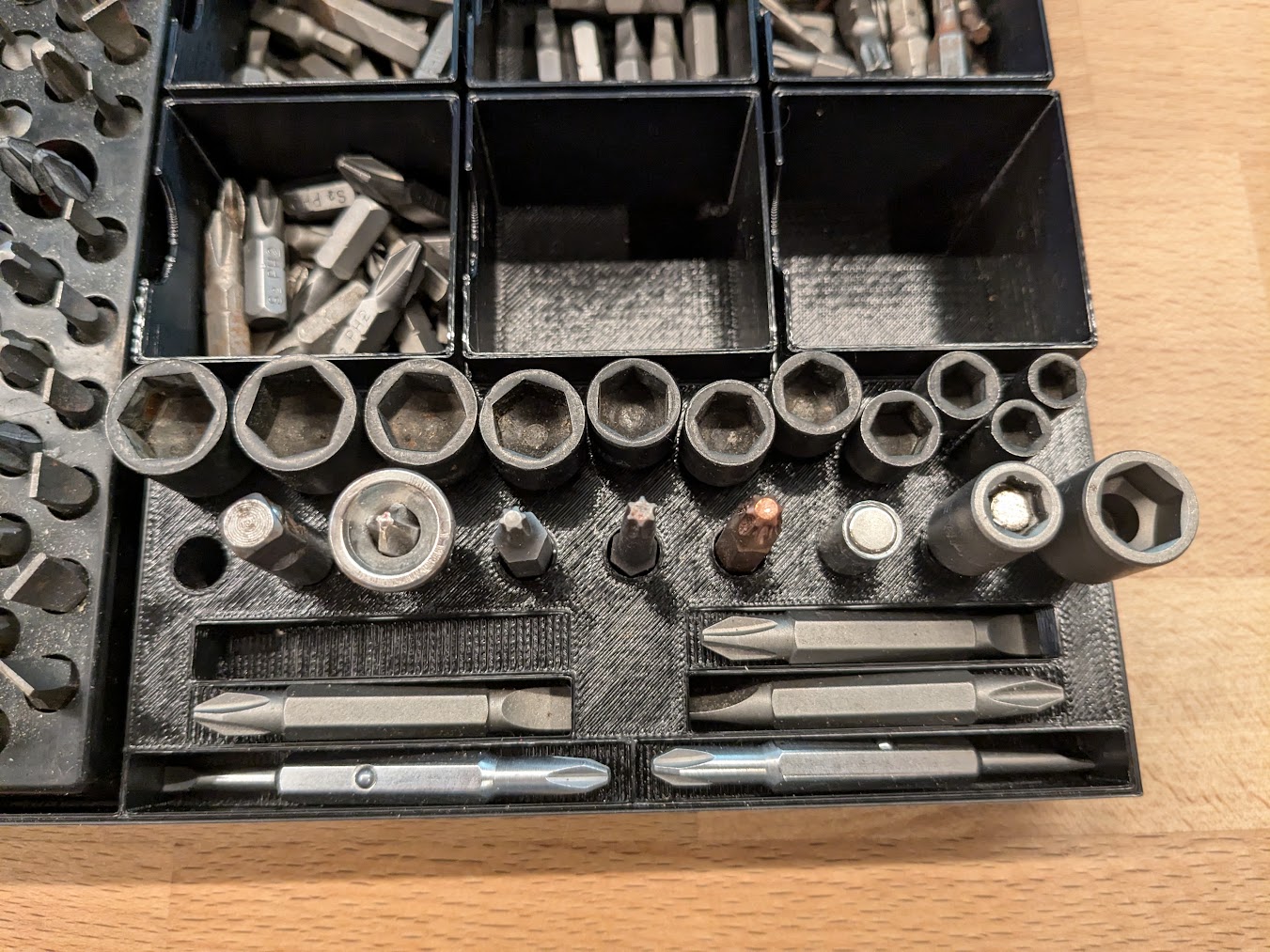 Screwdriver Bit Sorting Tray by giblitz | Download free STL model ...
