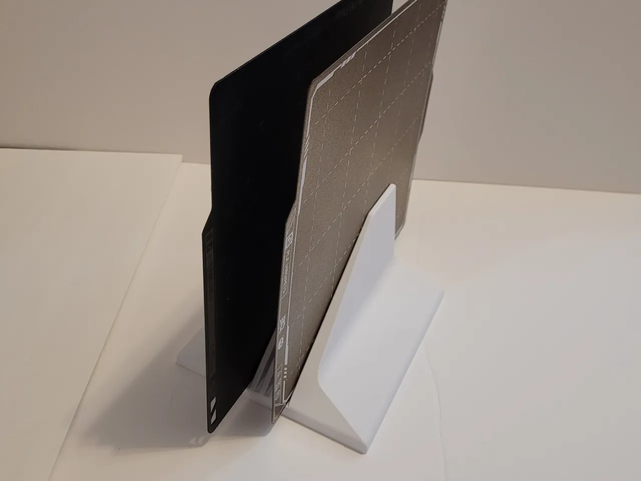 Build-plate Holder by grizzie17 | Download free STL model | Printables.com