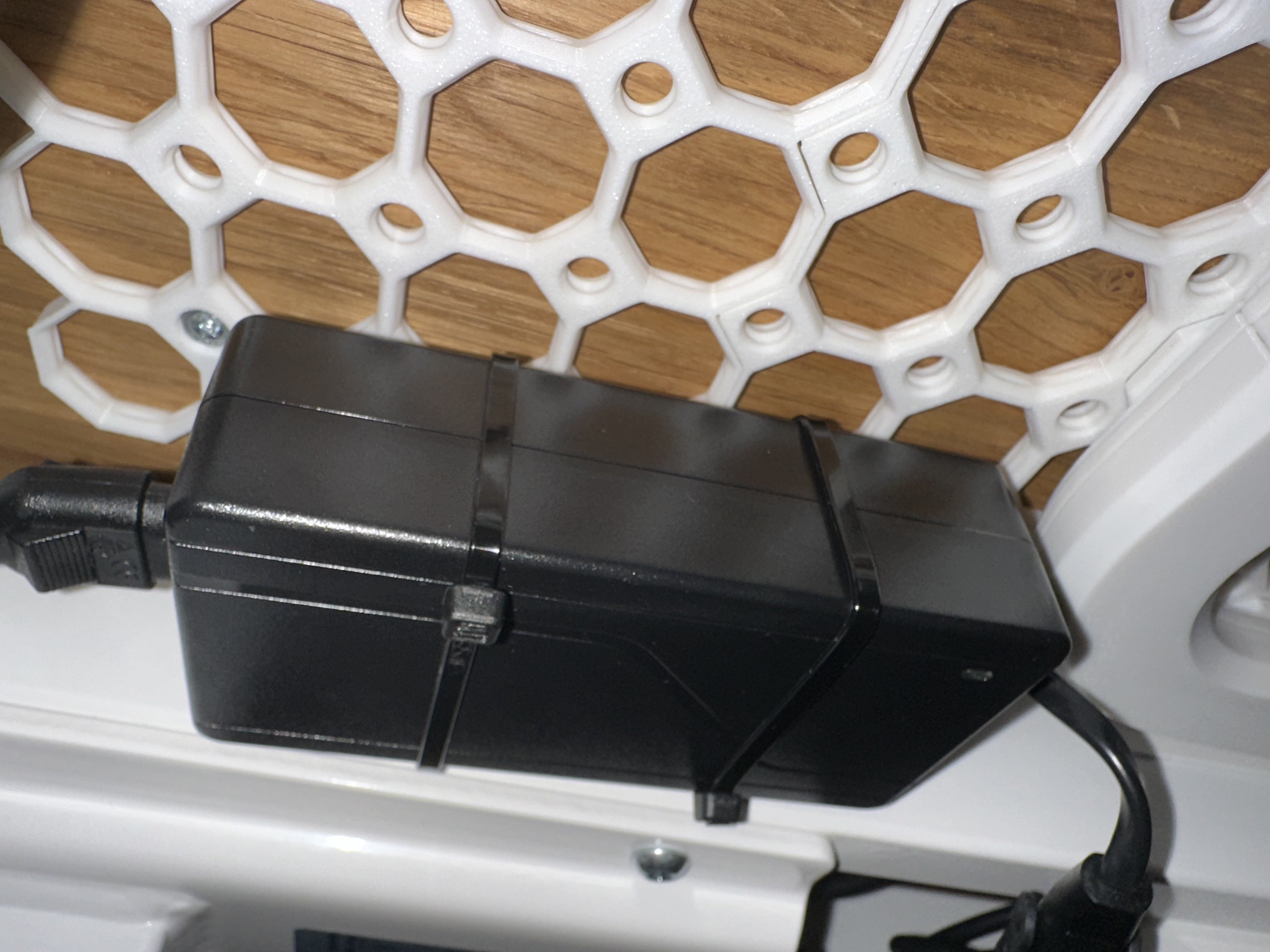 Cable tie - powerstrip holder for Multiboard ("Underware" cable ...