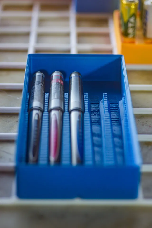 Gridfinity Uni-Ball pens 4x2 holder by LexFran | Download free STL model | Printables.com