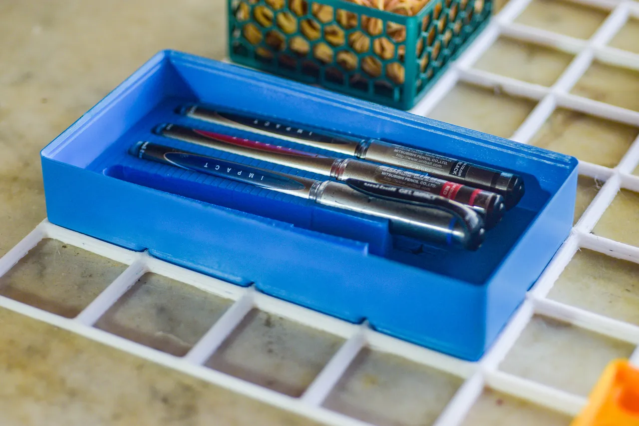 Gridfinity Uni-Ball pens 4x2 holder by LexFran | Download free STL model | Printables.com
