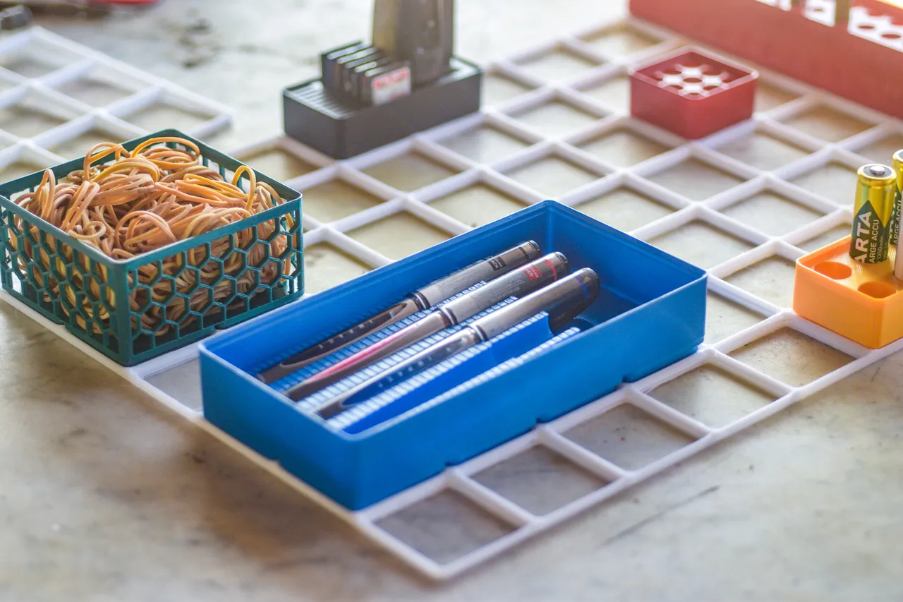 Gridfinity Uni-Ball pens 4x2 holder by LexFran | Download free STL model | Printables.com