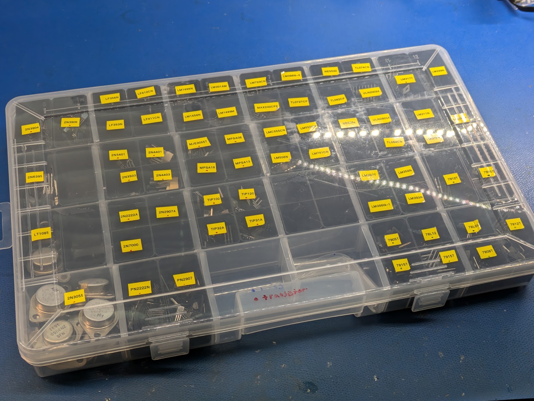 Efficient Mini-Bins for STOREHOUSE 24 Compartment Containers by Physics ...