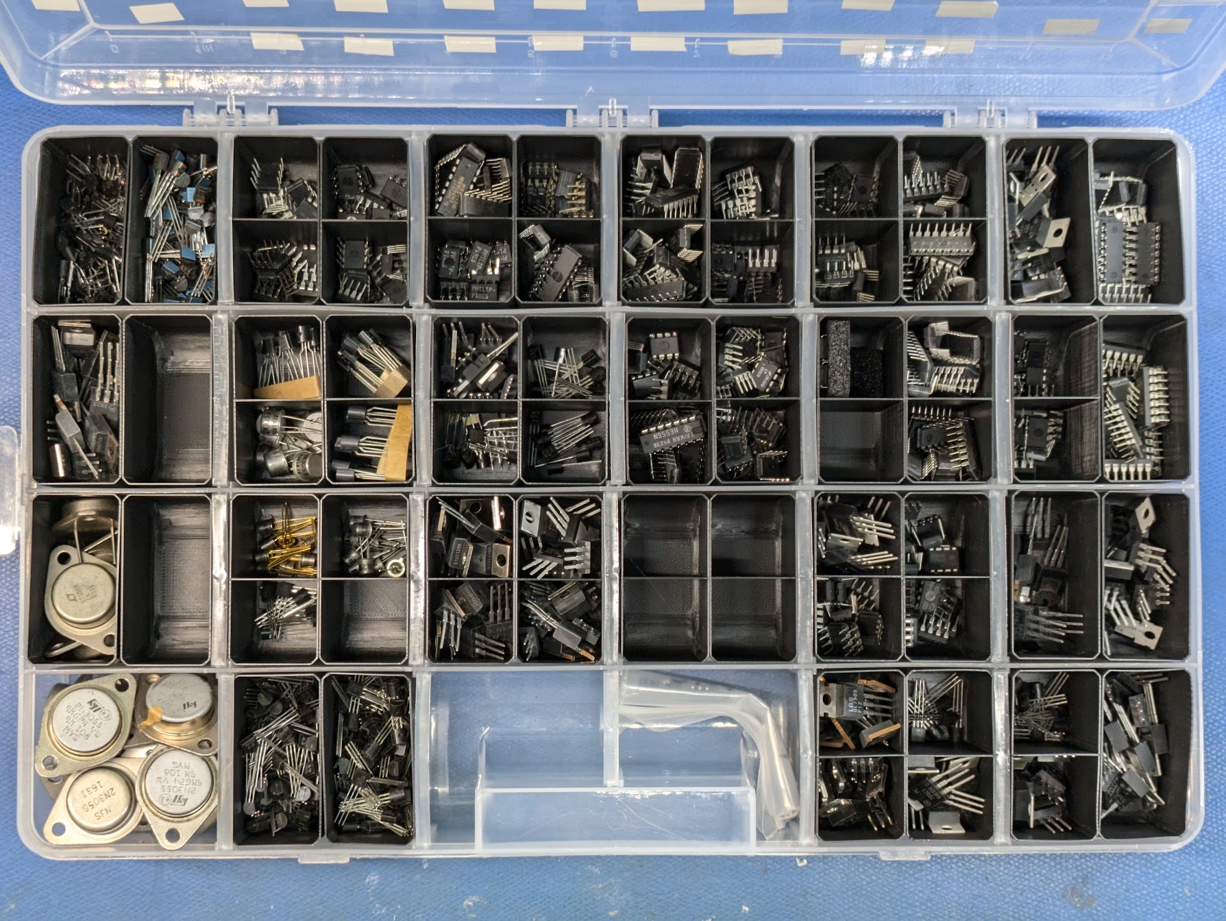 Efficient Mini-Bins for STOREHOUSE 24 Compartment Containers by Physics ...