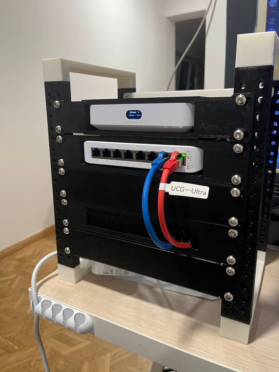 Ubiquiti Unifi USW-Lite-8 PoE 10-inch rack mount by Maurício Pessoa ...