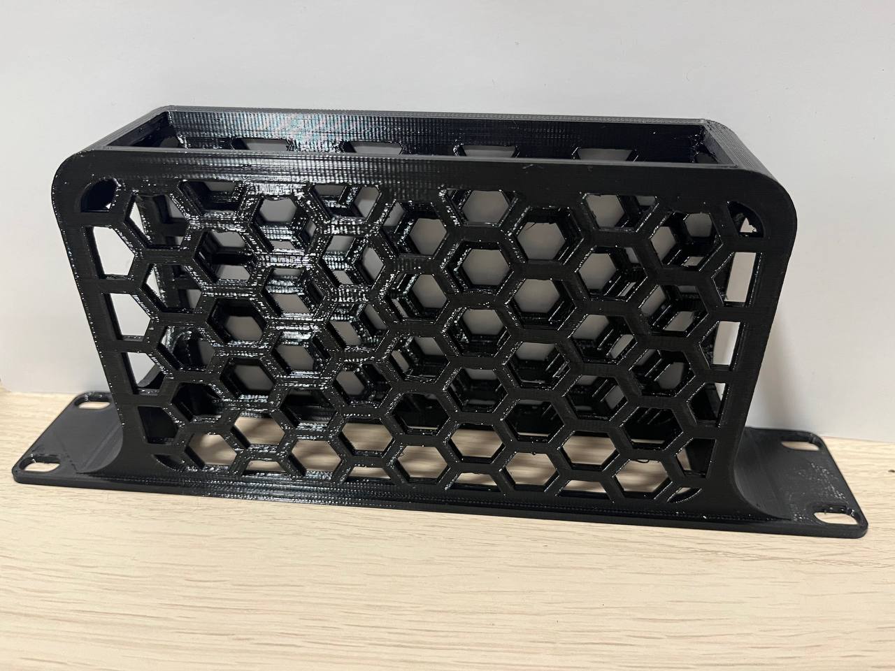 Ubiquiti Unifi USW-Lite-8 PoE 10-inch rack mount by Maurício Pessoa ...