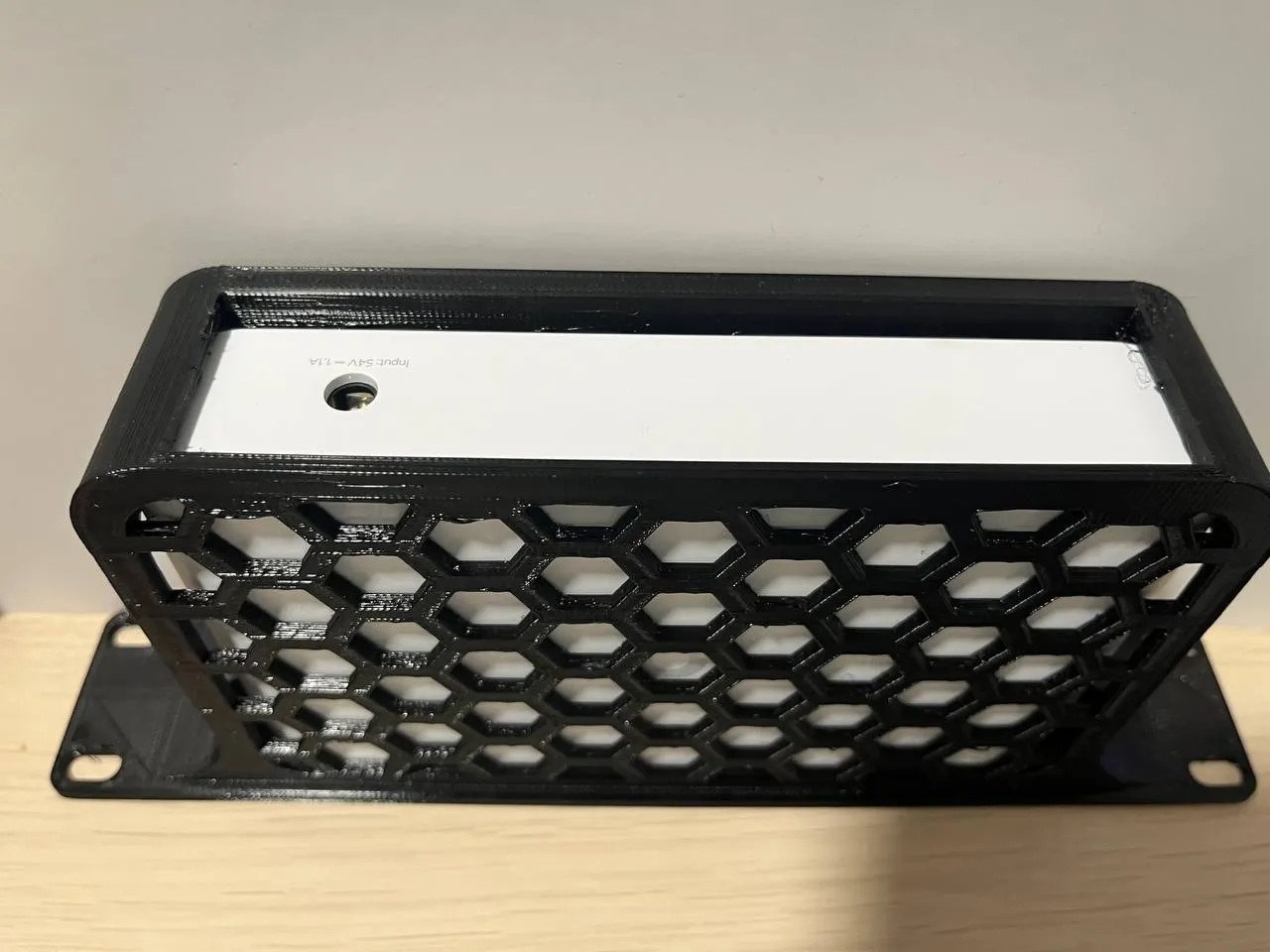 Ubiquiti Unifi USW-Lite-8 PoE 10-inch rack mount by Maurício Pessoa ...