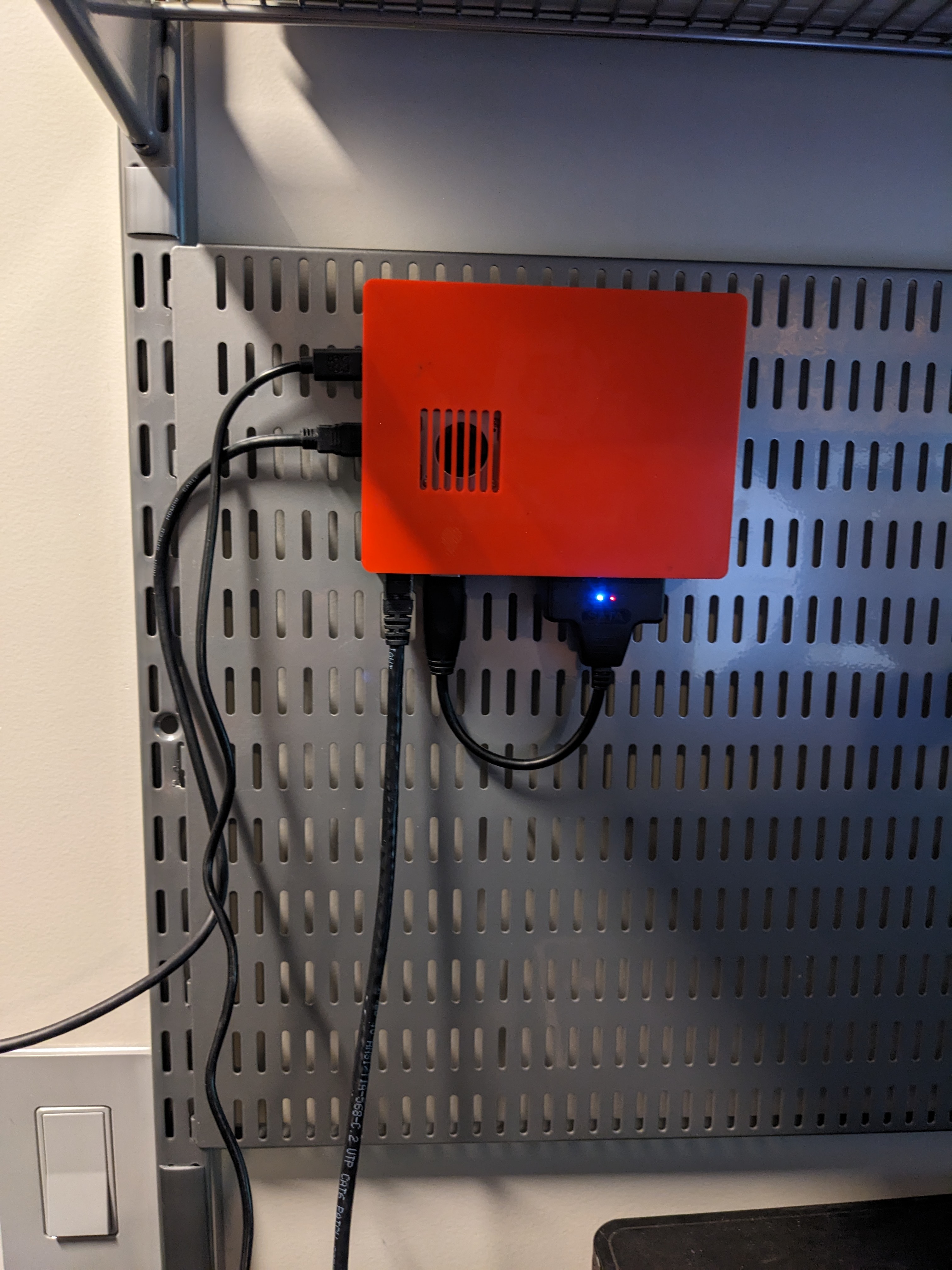 Pegboard mount for Raspberry Pi-5 SSD case por SurfSummitSky ...