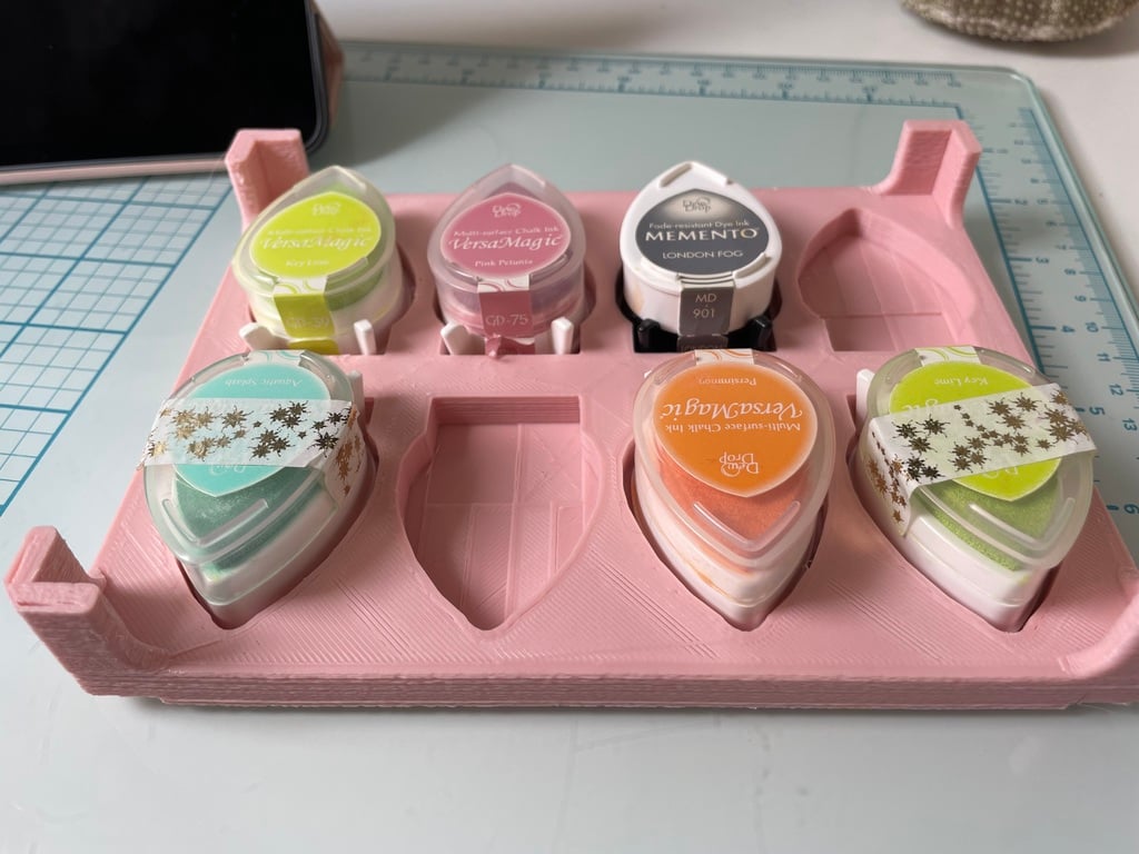 Stackable Scrapbooking inks/pigments (Distress Ink, Lora Bailora ...