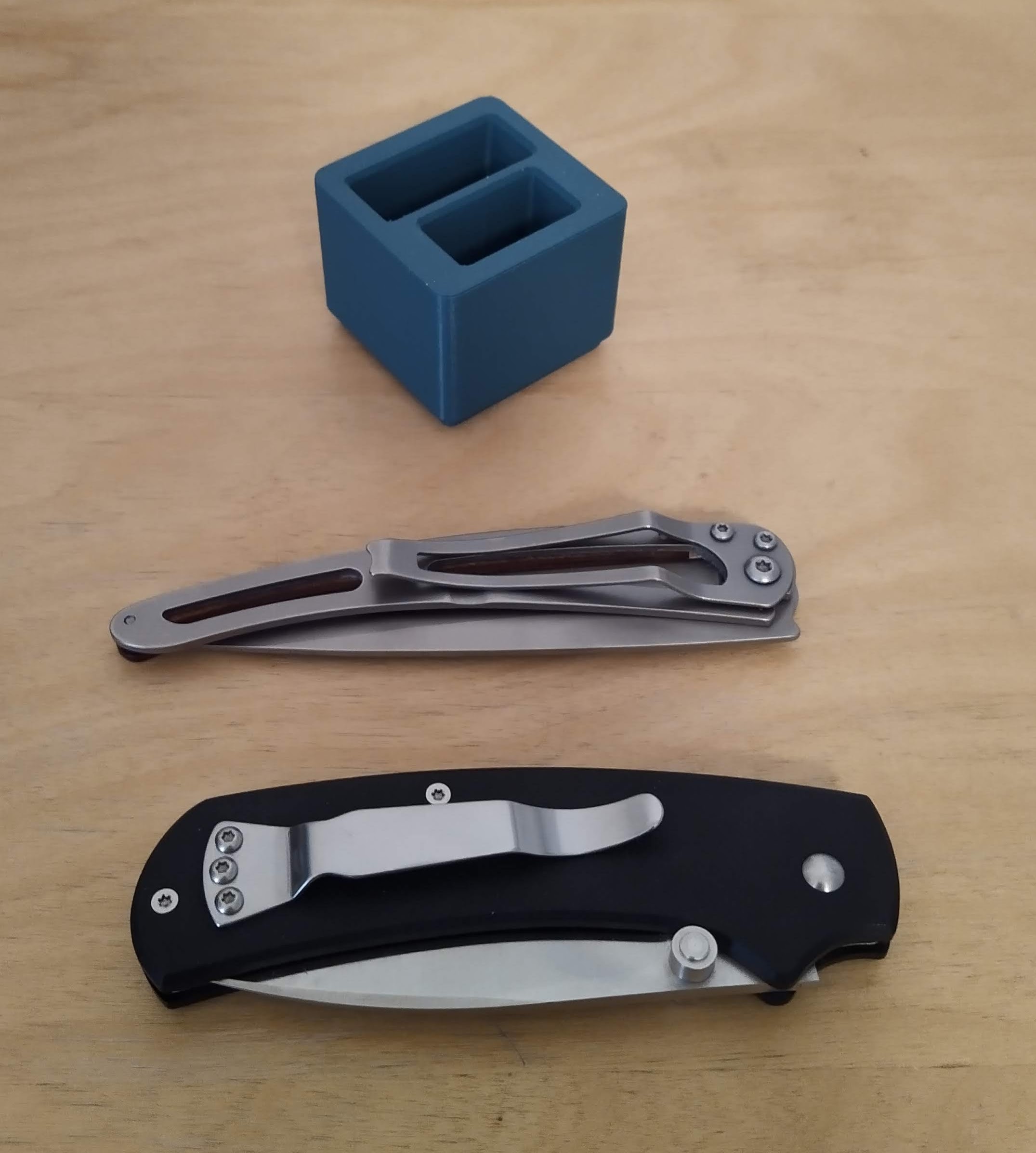 Gridfinity pocket knife stand by martin.demling | Download free STL ...