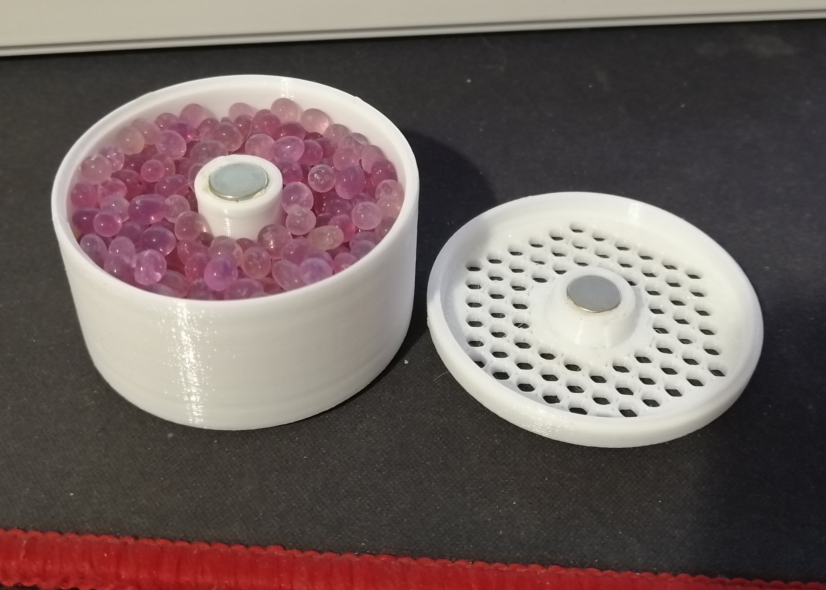 magnetic silica gel container by Malevolum | Download free STL model ...