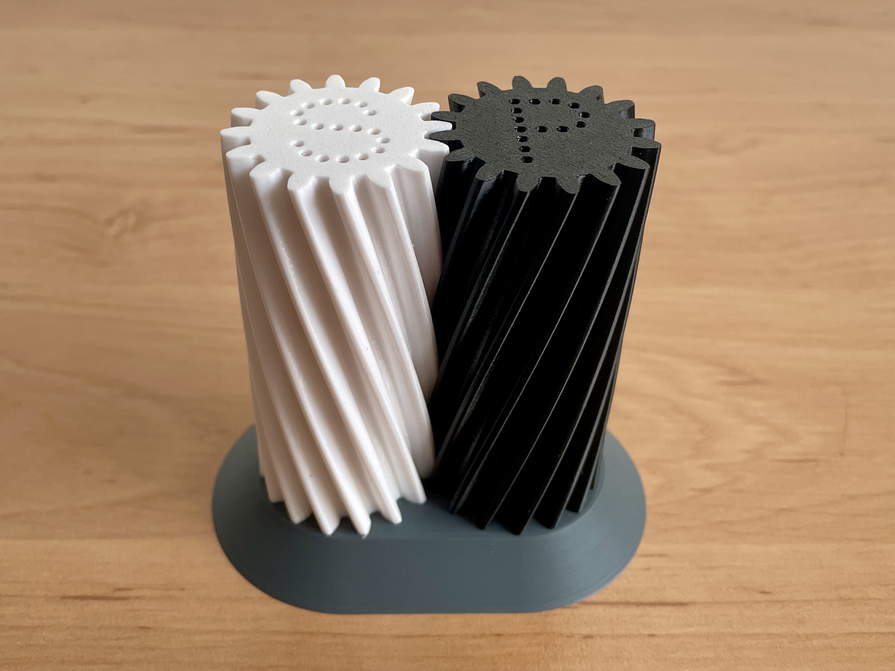 Mechanical Salt and Pepper Shaker by ArgiCZ | Download free STL model ...