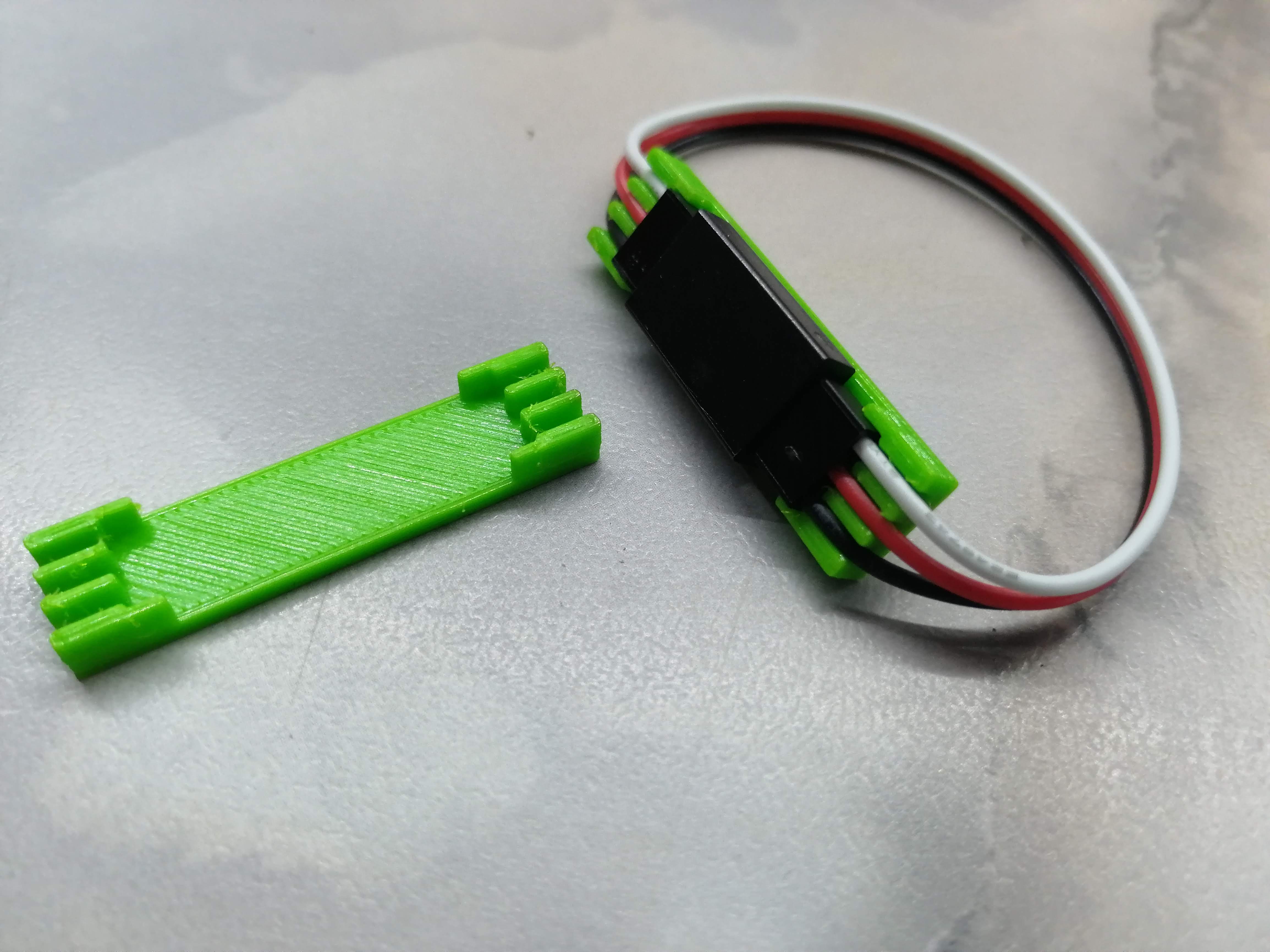 Simple Servo connector lock by Bass.Boi | Download free STL model ...