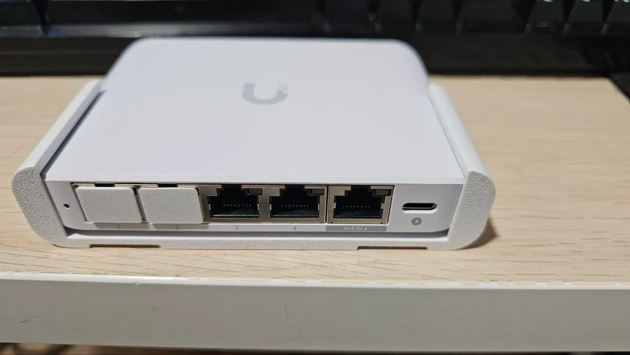 Ubiquiti Unifi USW-Flex-Mini 2.5G 5 Wall Mount by Maurício Pessoa | Download free STL model ...