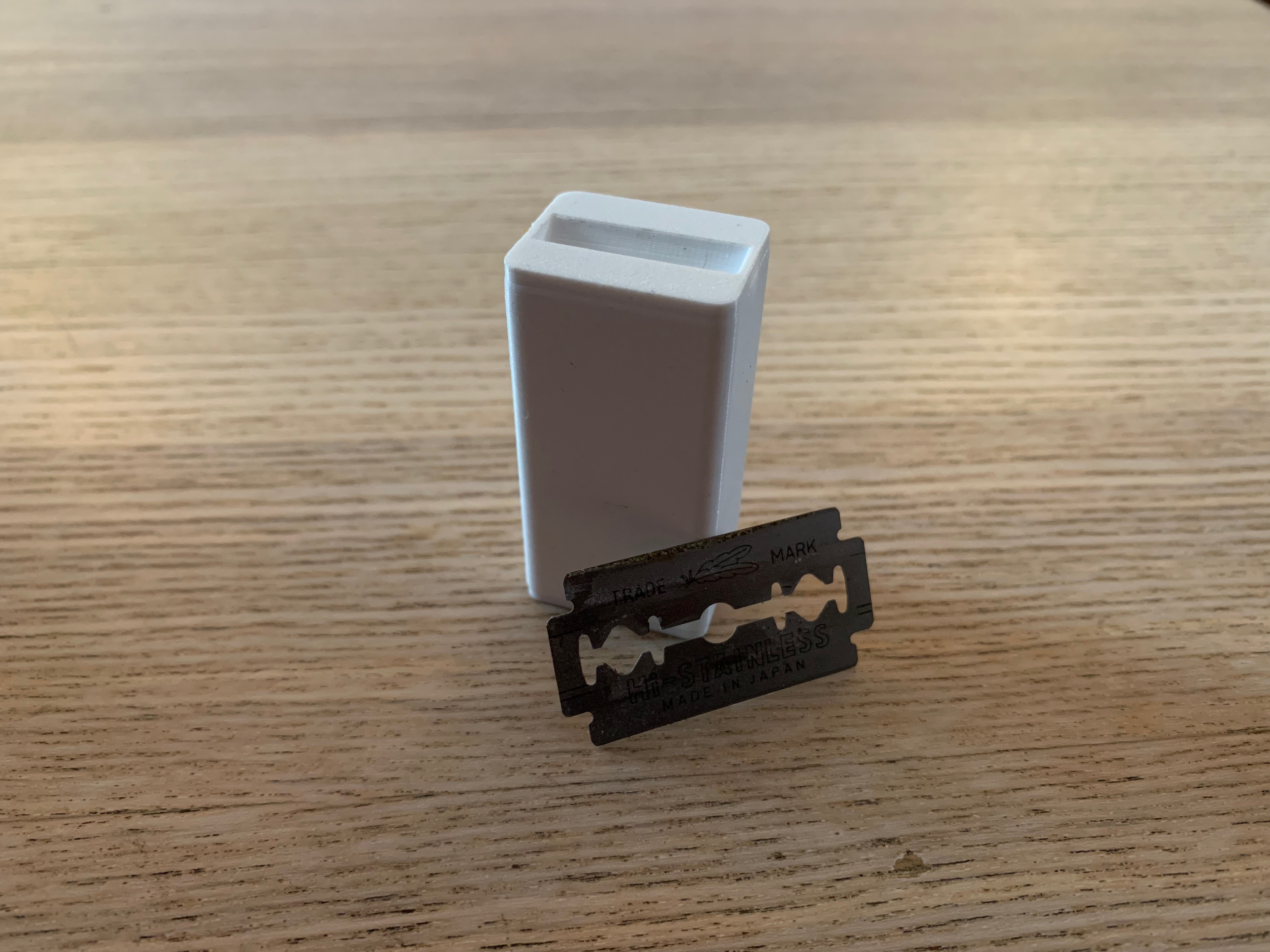 Double Edge Razor Blades Disposable Container by Tm | Download free STL ...