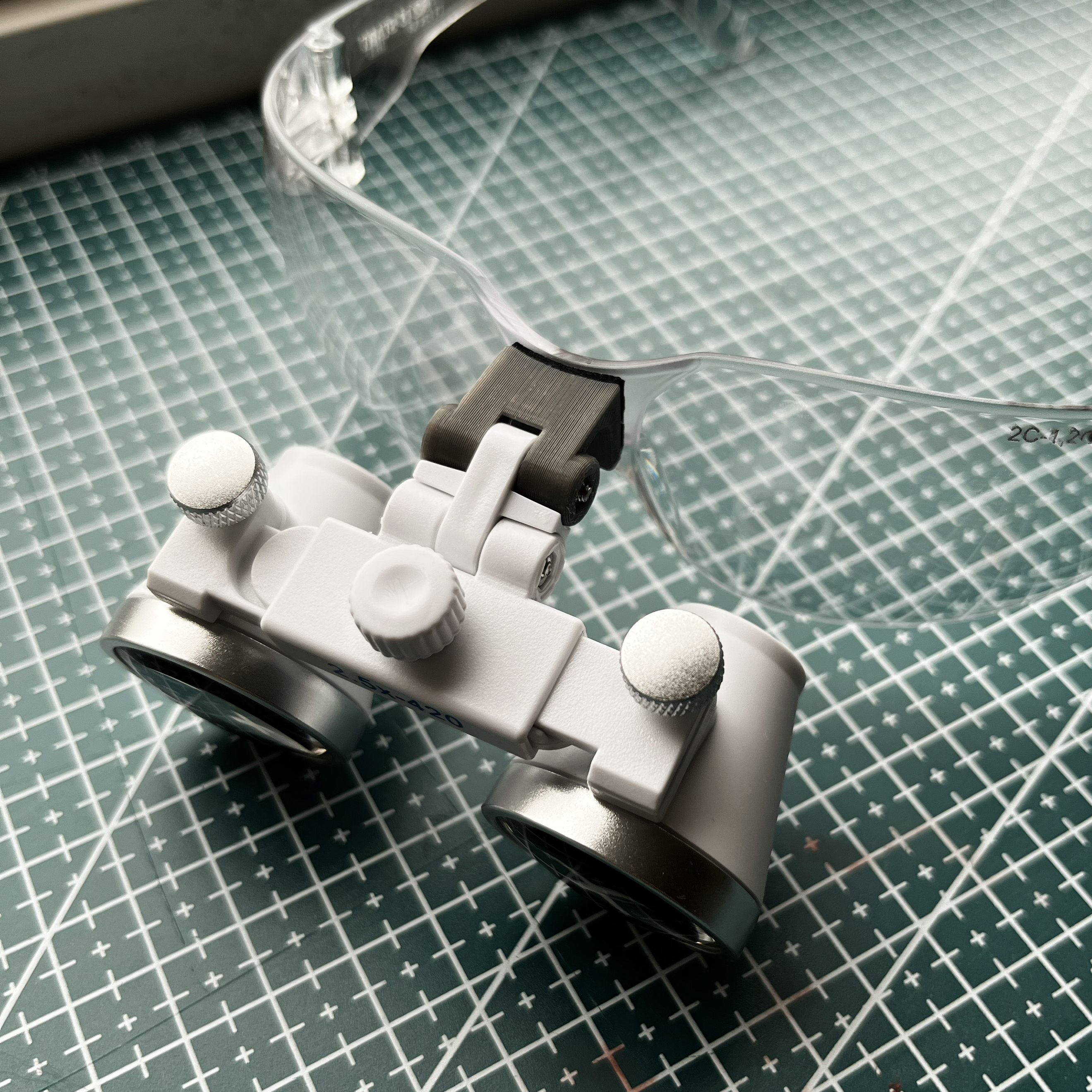 Magnifier binocular mount plate by Alek Ostrovsky | Download free STL ...