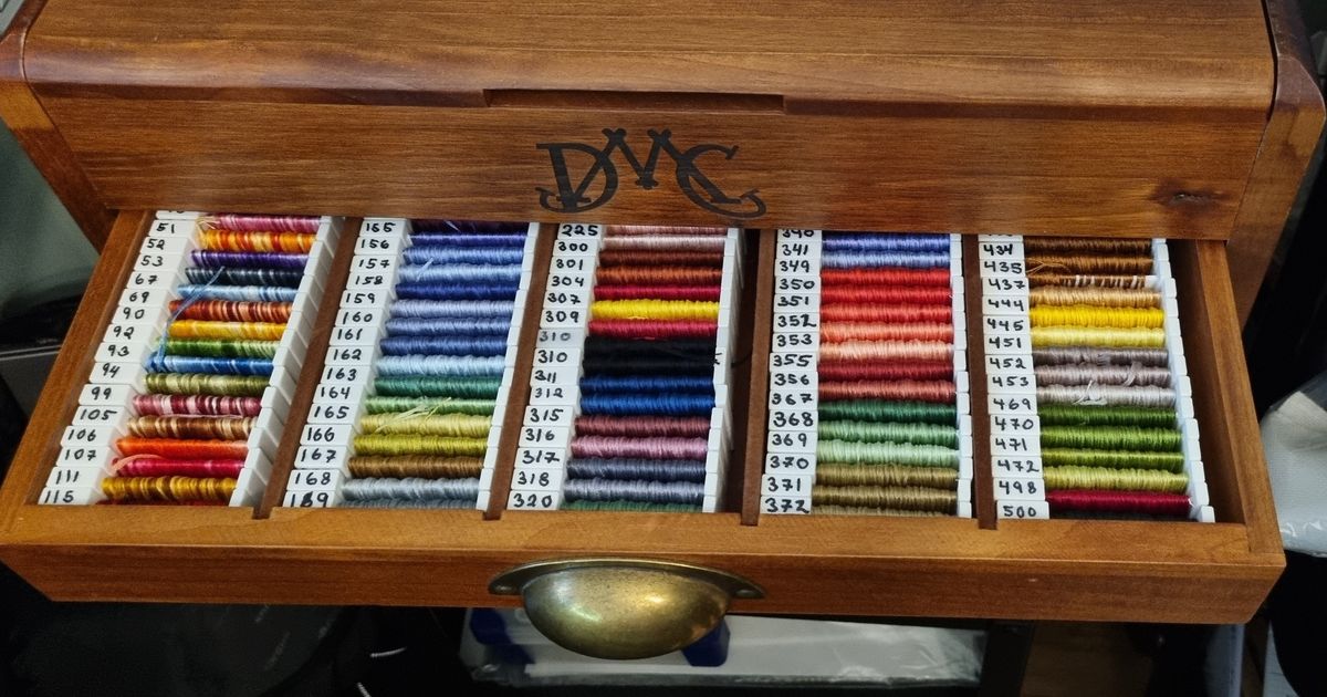 Bobbin for embroidery floss (fits large DMC chest) by Kahera | Download ...