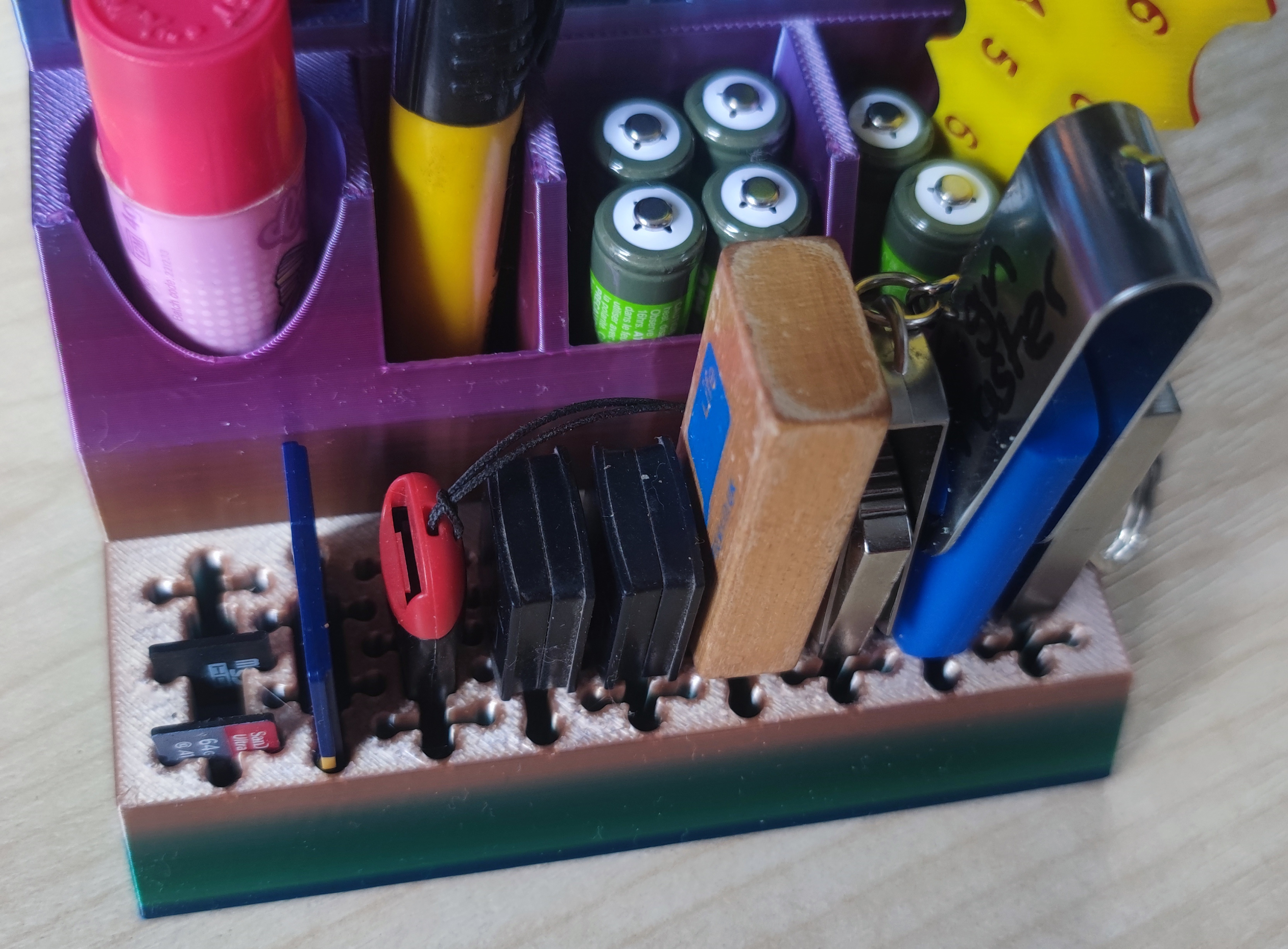 Desk Tidy / Tool Tidy with USB & SD by Greenacre3D | Download free STL ...