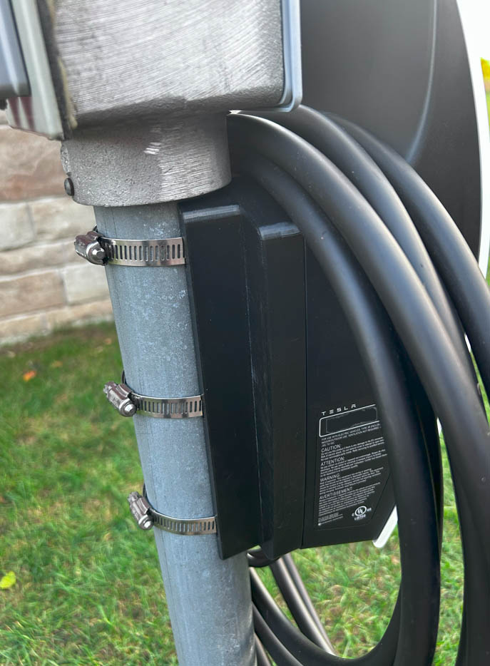 Tesla Gen 3 Charger Pole mount by FloQc | Download free STL model ...
