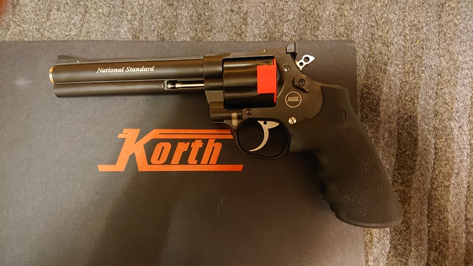 Revolver safety flag par GHansen | Téléchargez gratuitement un modèle ...