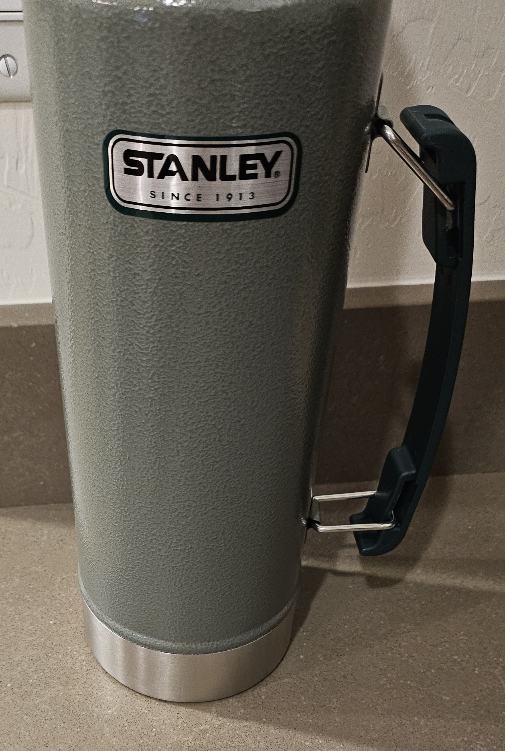 Stanely Classic Vacuum Bottle - Anti Slip Bottom Sleeve by Ruben U ...