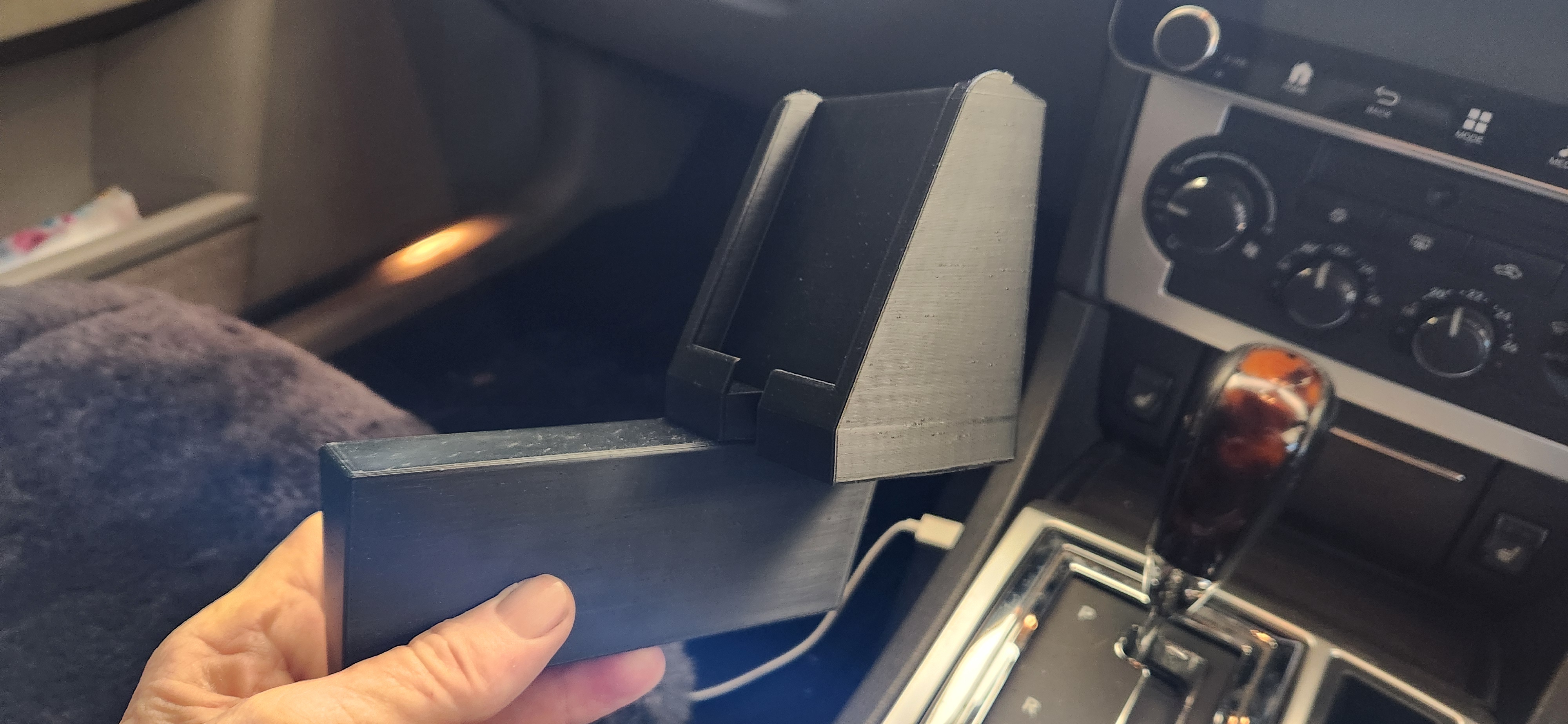 Gen1 Chrysler 300C Mobile phone holder by Dixie265 | Download free STL ...