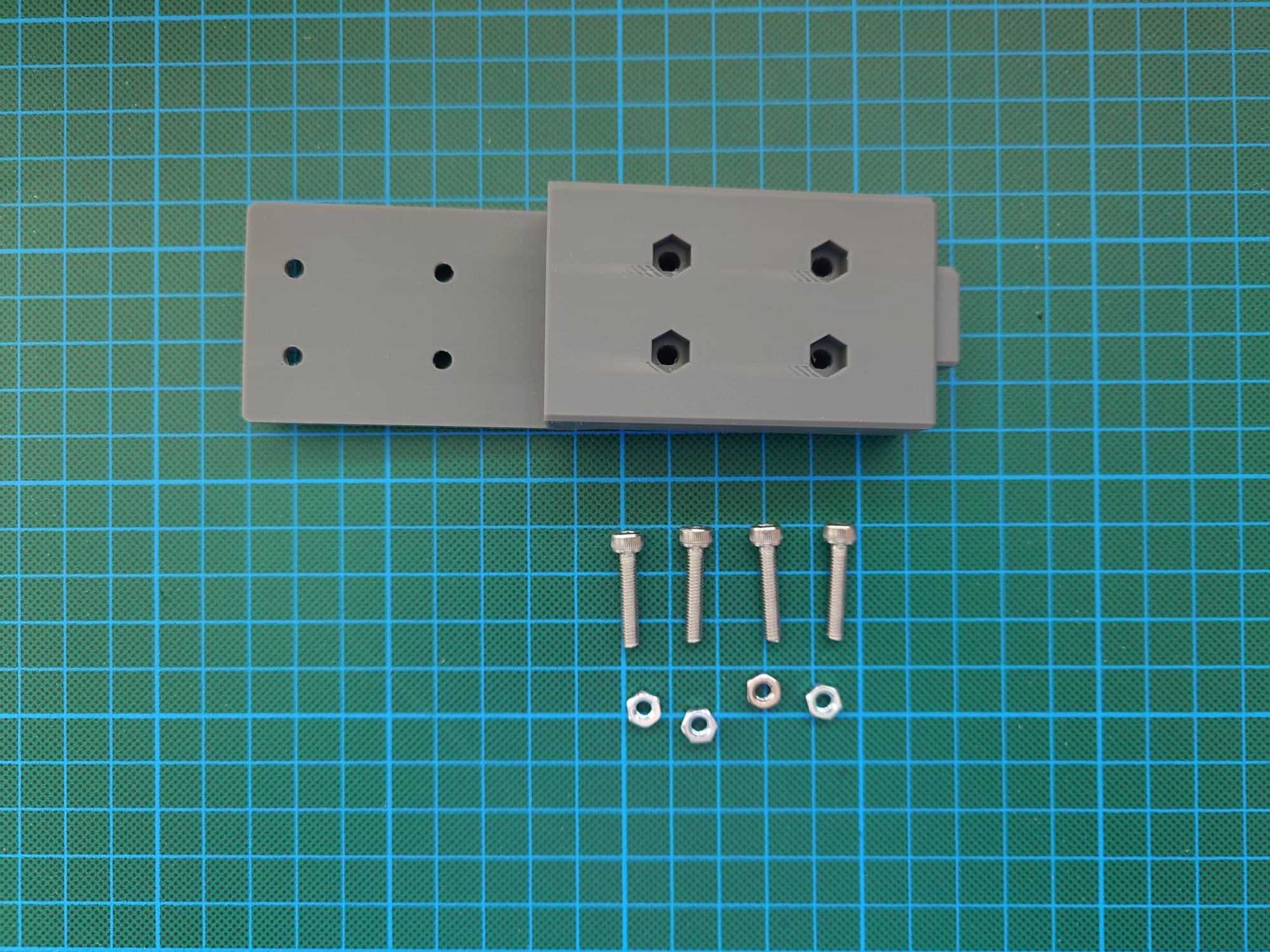 Qidi Plus 4 Closeable Ventilated Riser by 3D Mad Mesh | Printables Store