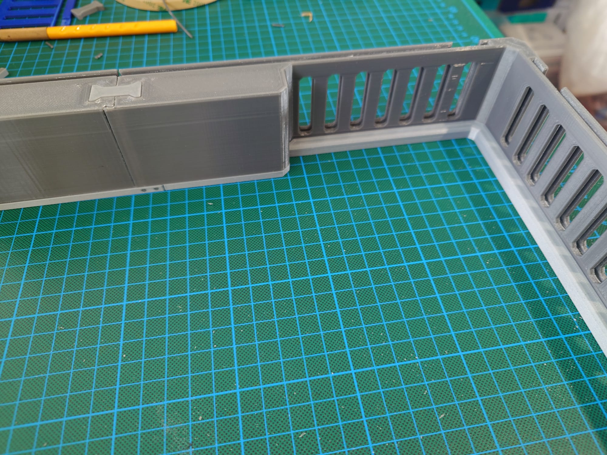 Qidi Plus 4 Closeable Ventilated Riser by 3D Mad Mesh | Printables Store