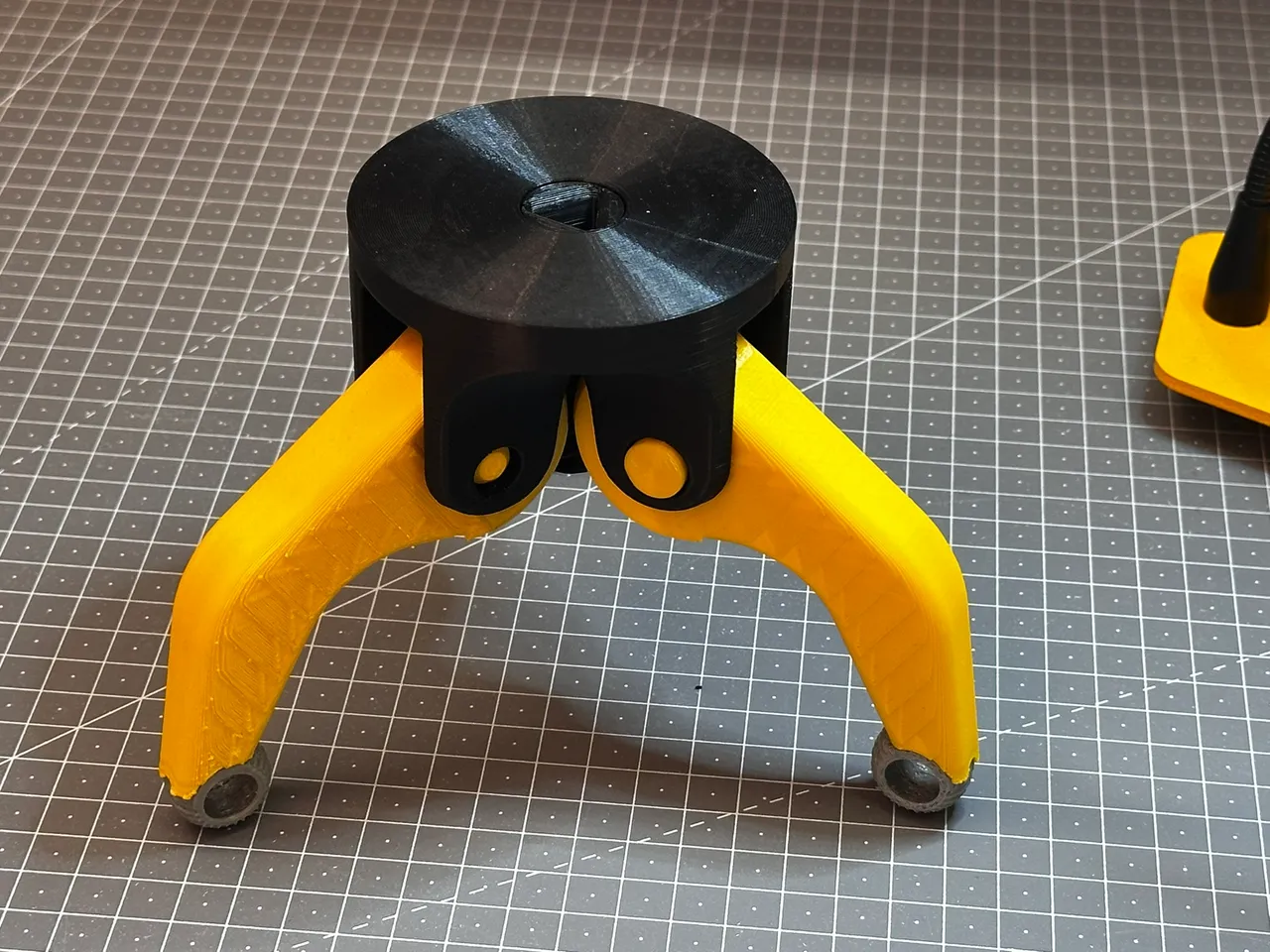 Gripper by SimplisticShapes | Download free STL model | Printables.com