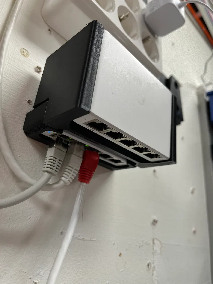 Ubiquiti UniFi USW-Lite-8 and USW Flex Mini Stacker by robbanprintar ...