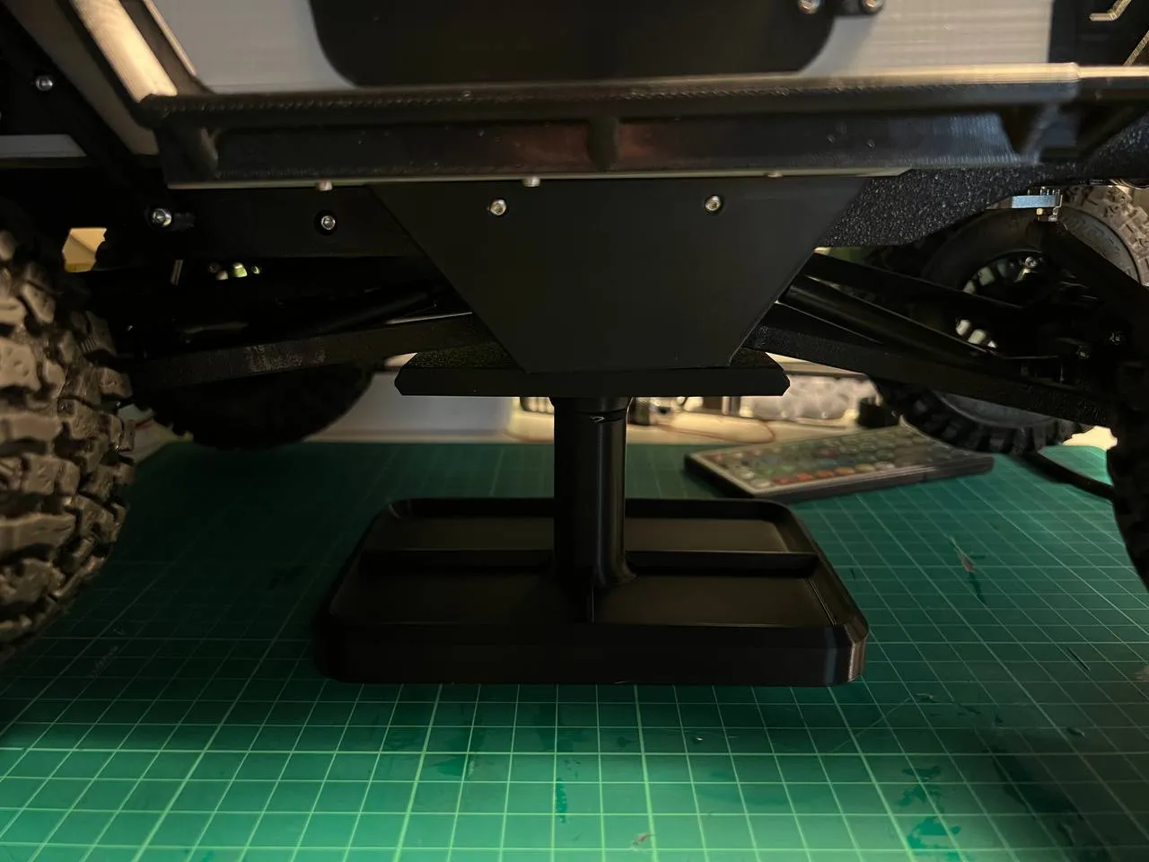 RC Car Stand for THUMPER 1:8 by Frindal | Download free STL model ...