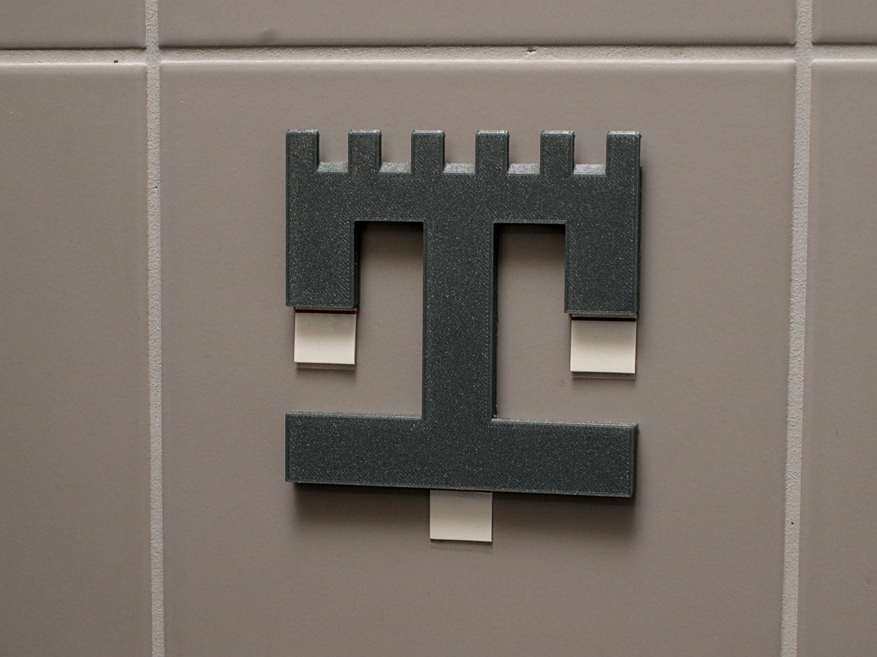 Hangable trash can hangsystem remix for tesa power strips (or similar ...