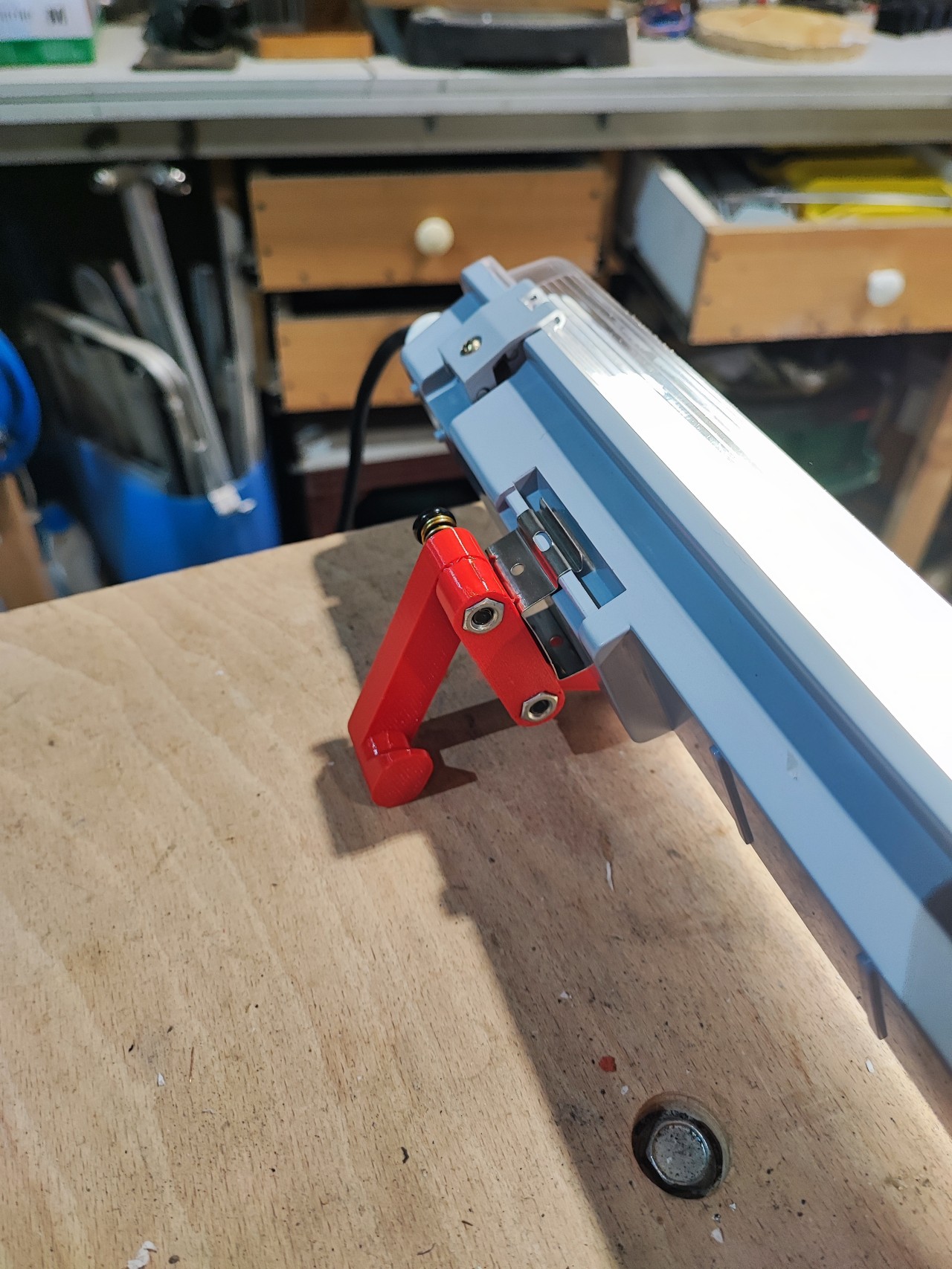 Adjustable Stand for Workshop LED Tubes by DZC | Download free STL ...