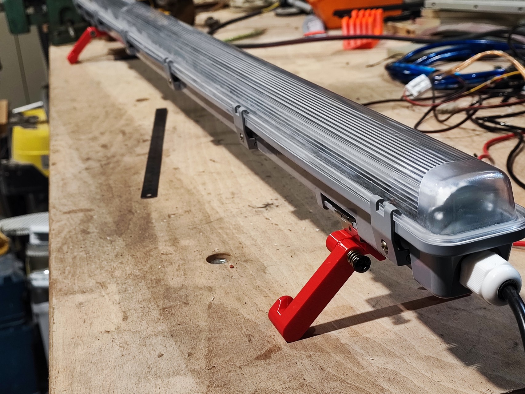 Adjustable Stand for Workshop LED Tubes by DZC | Download free STL ...