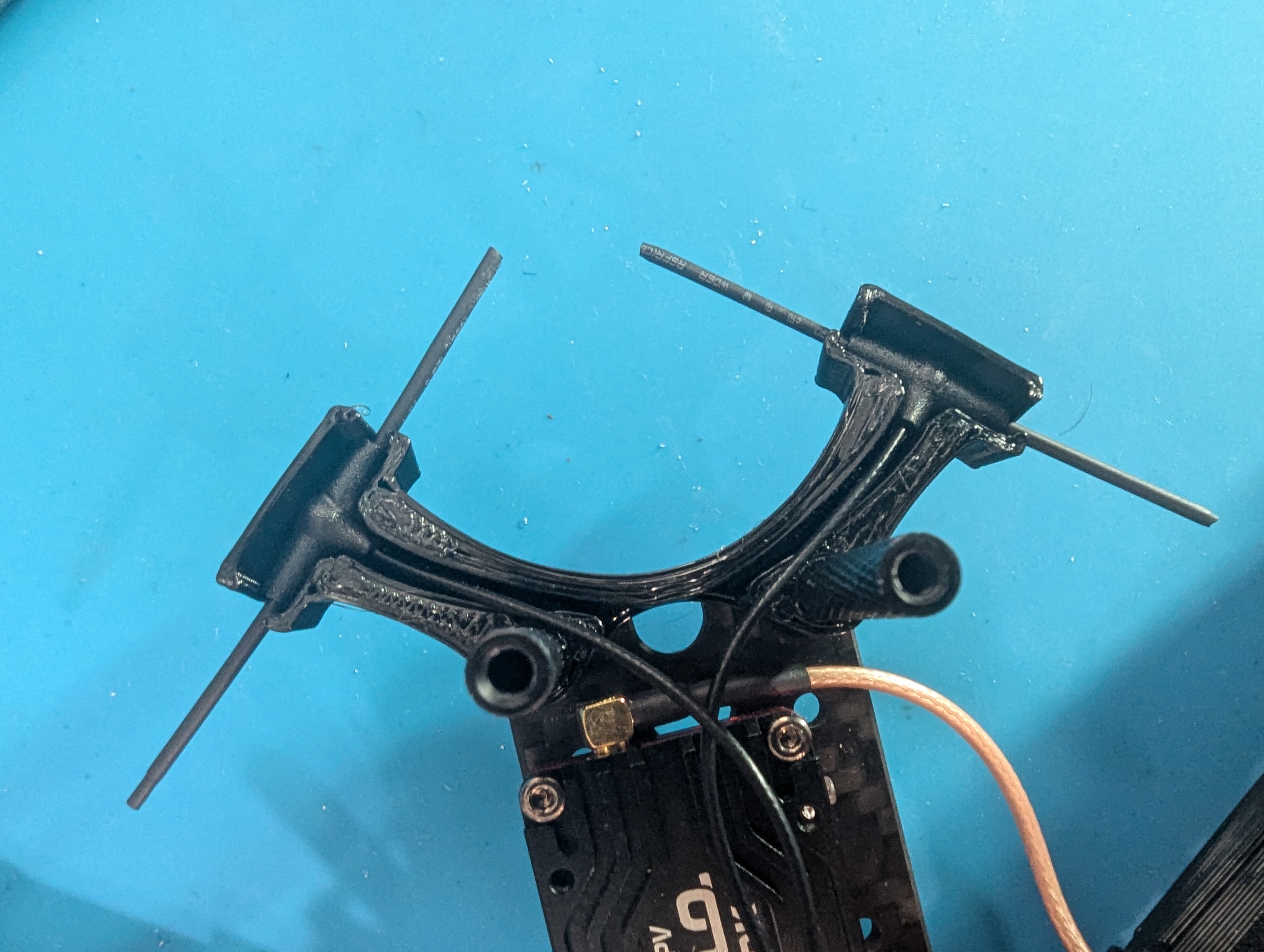 TBS Source One v4 Rear ELRS Diversity T Antenna Holder by Luke Maffey ...