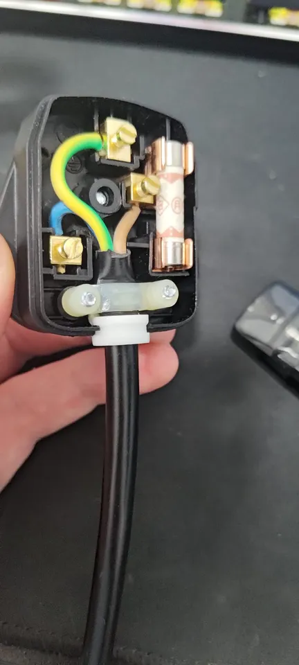 UK plug Gap filler by Ludo | Download free STL model | Printables.com