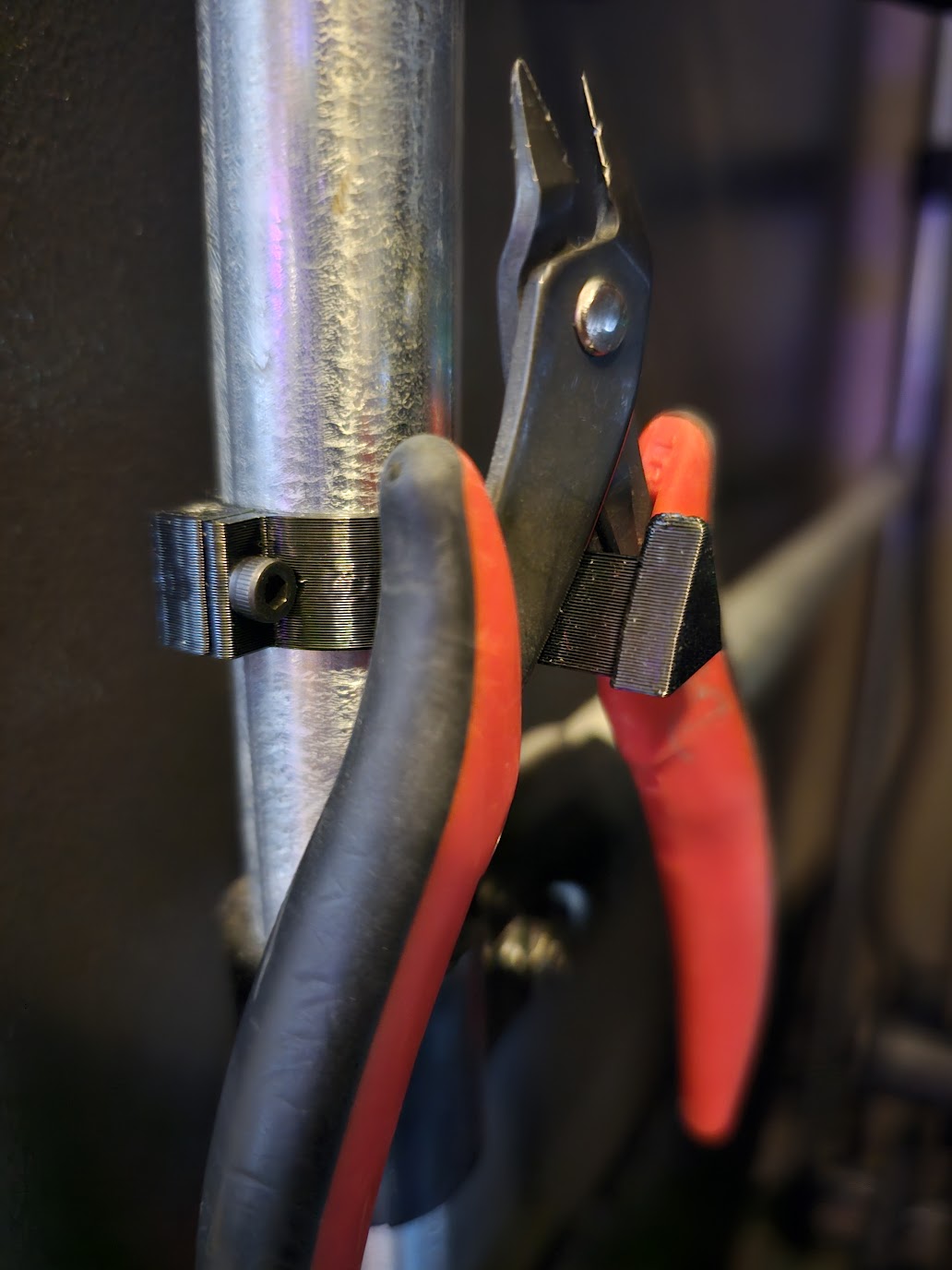 3/4 EMT Conduit Wire Cutter Hanger by VaguelyUseful | Download free STL ...