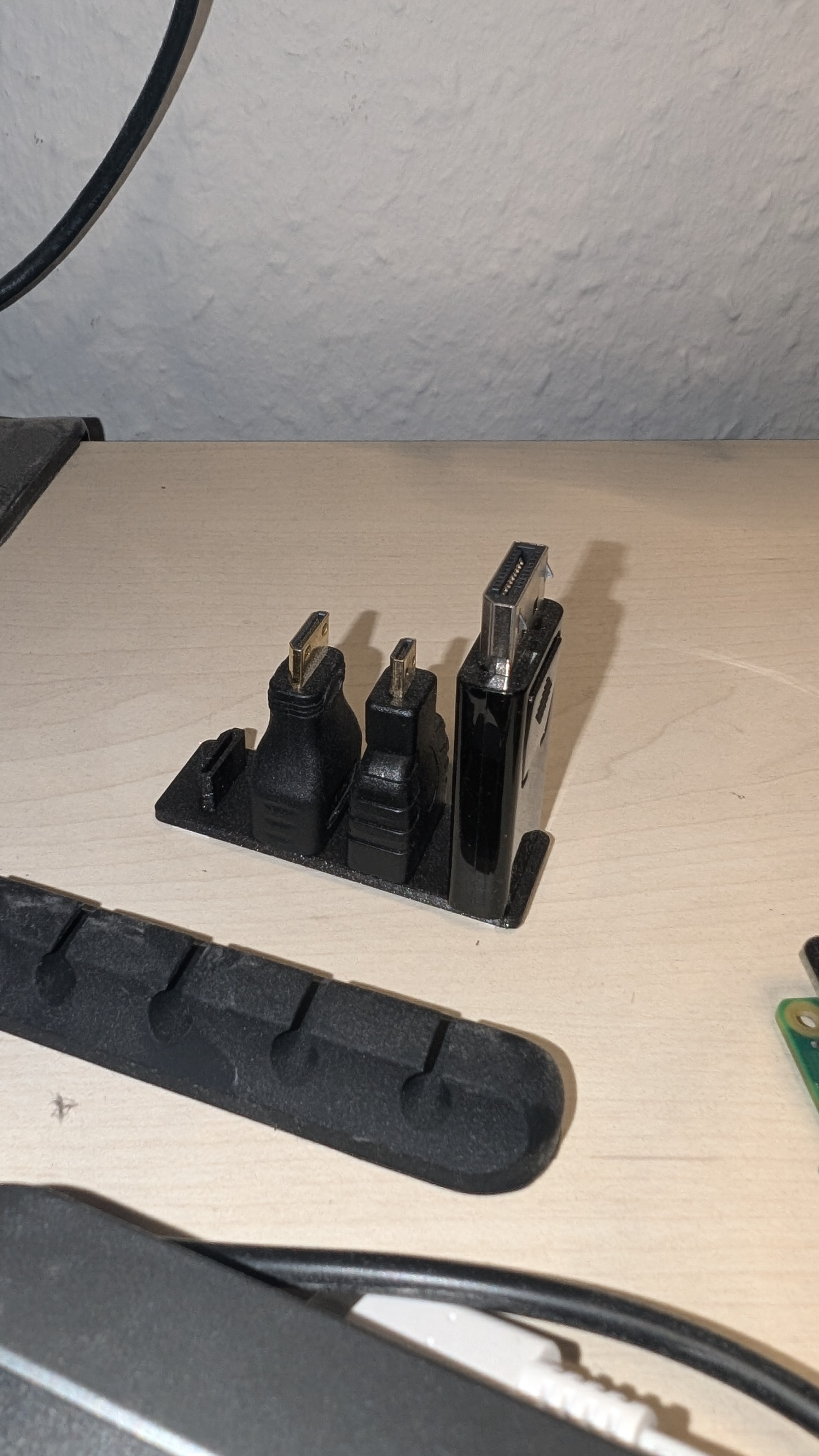 HDMI Adapter holder by Magnus Erler | Download free STL model ...