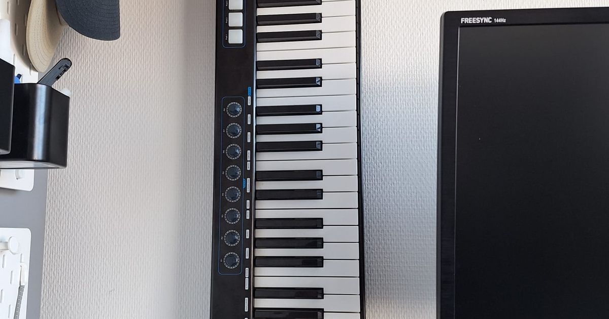 Vertical wall mount Devine Versakey 49MIDI Keyboards by Rikietje ...