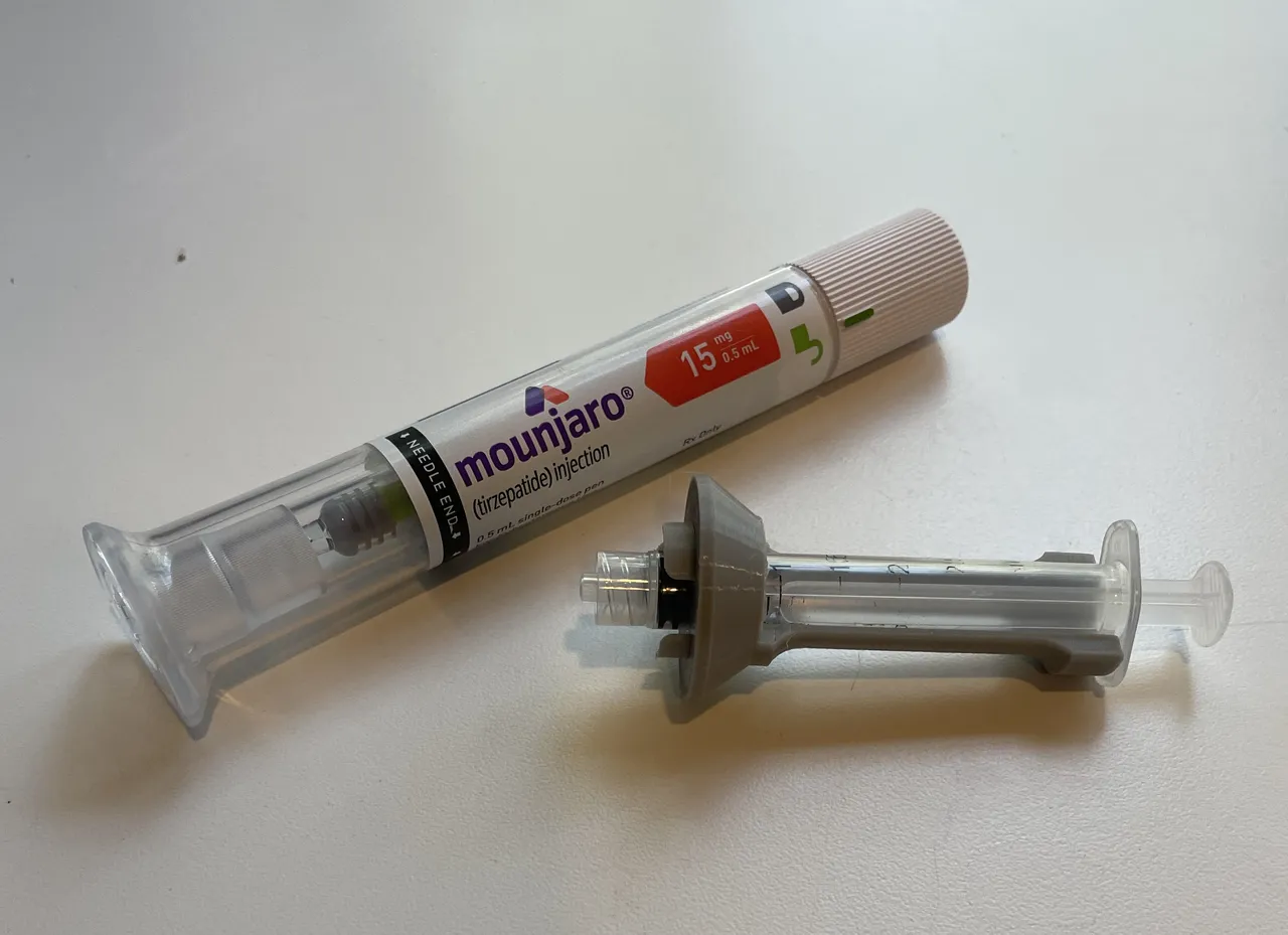Mounjaro Syringe Holder (Eli Lilly) by mfetting | Download free STL ...