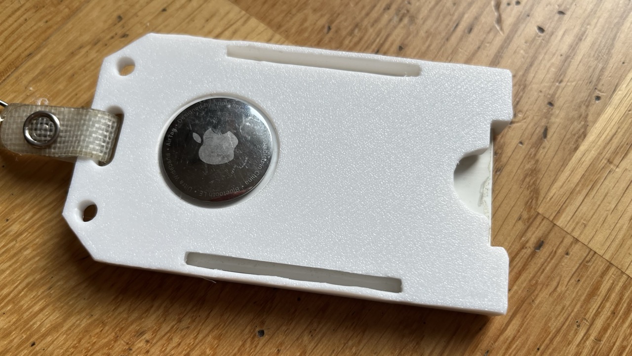 ID Card Badge Holder with Airtag by kampfwuffi | Download free STL ...