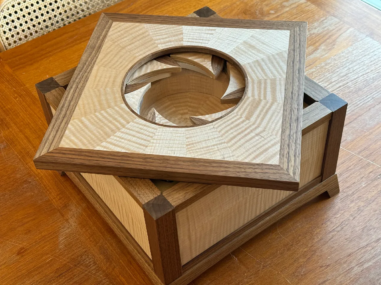 Iris Box by Evan makes | Download free STL model | Printables.com
