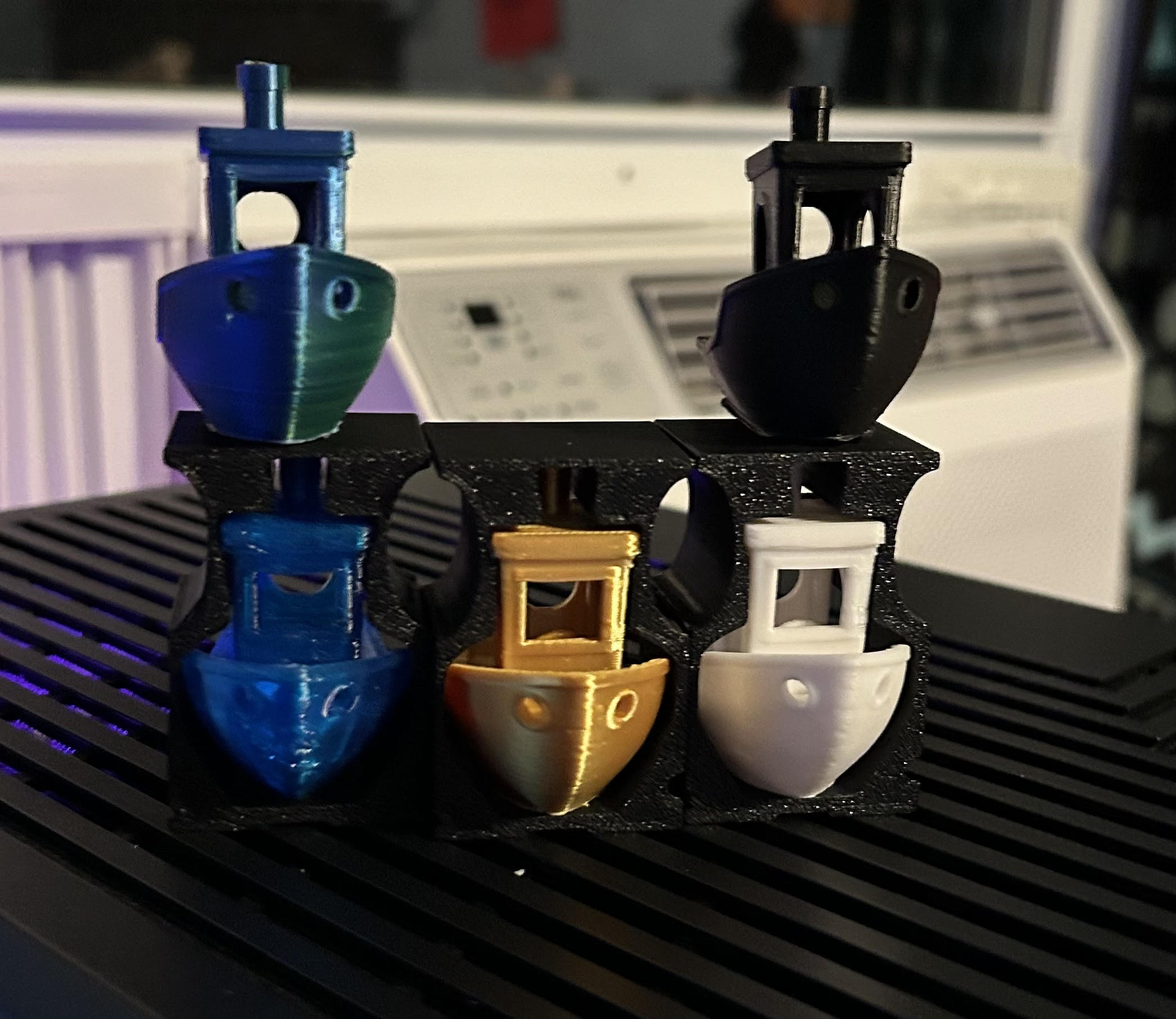 Benchy Holder / benchy stand by GswordPrints | Download free STL model ...