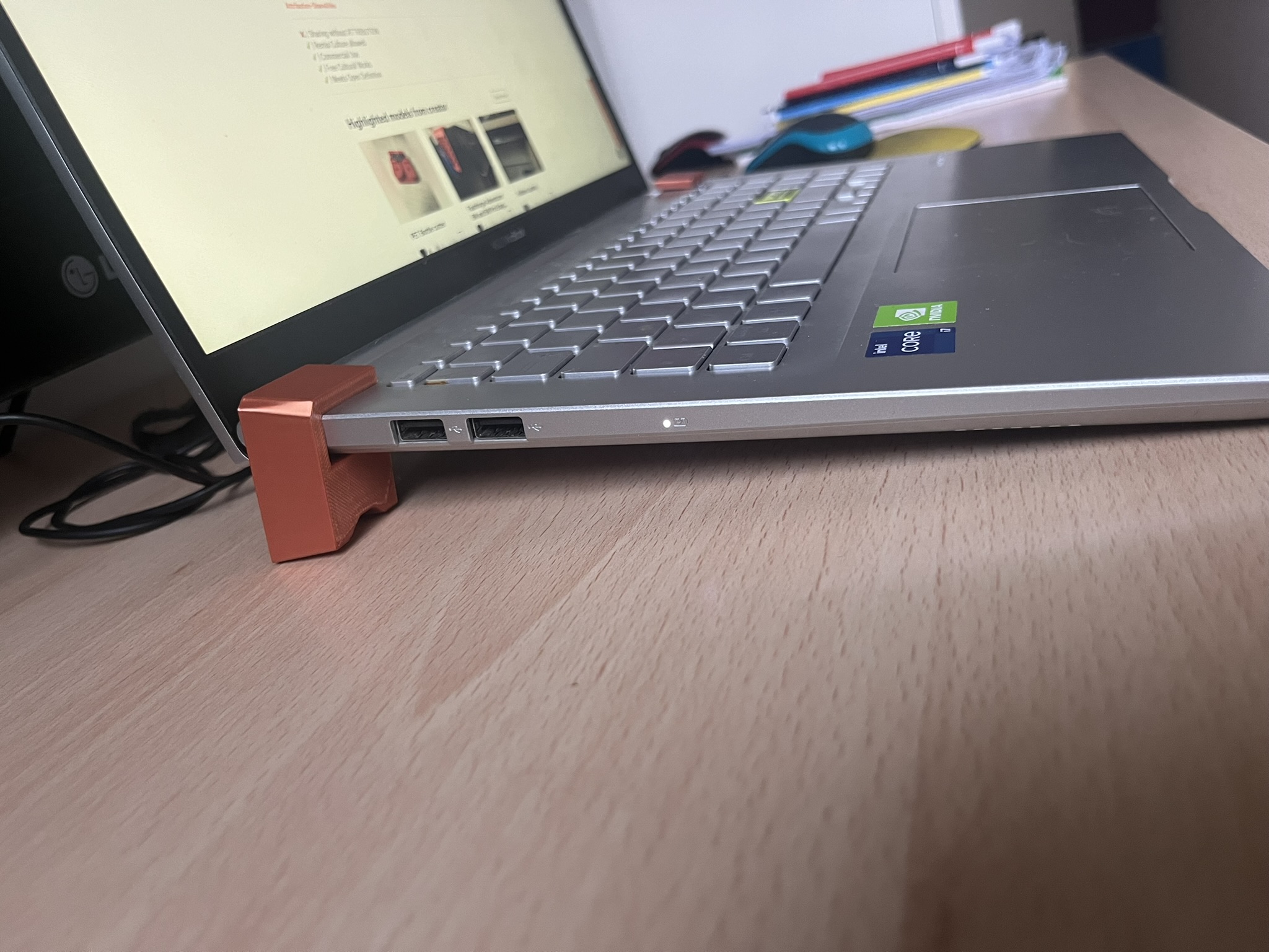 Tascable laptop 25° stand by real_dariogram | Download free STL model ...