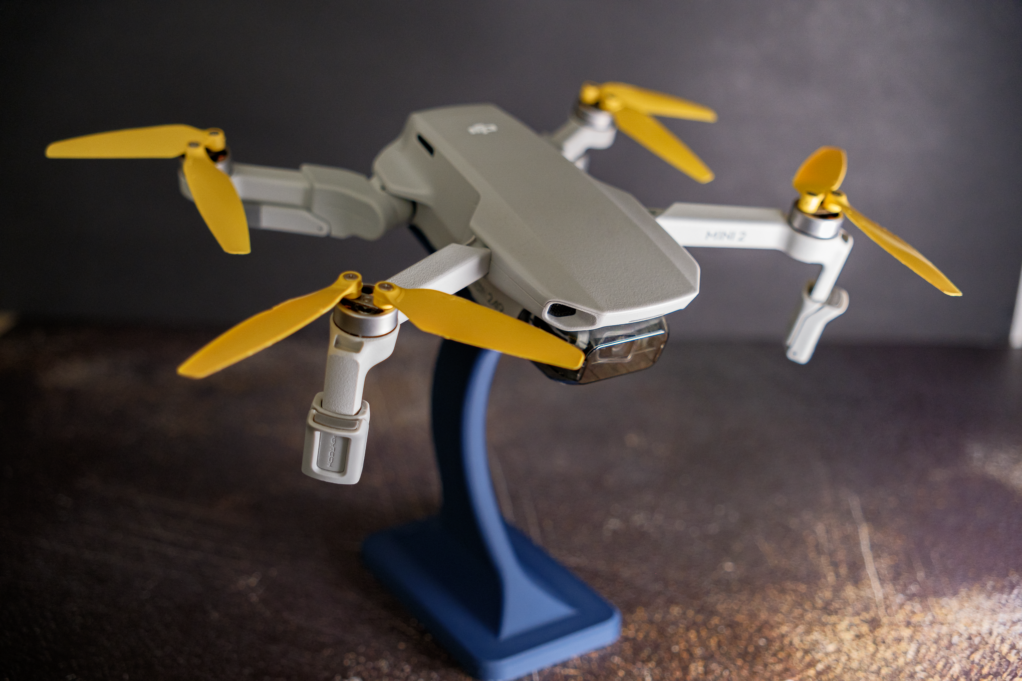 Drone display stand with interchangeable mounts for DJI Mavic Mini 2/SE ...