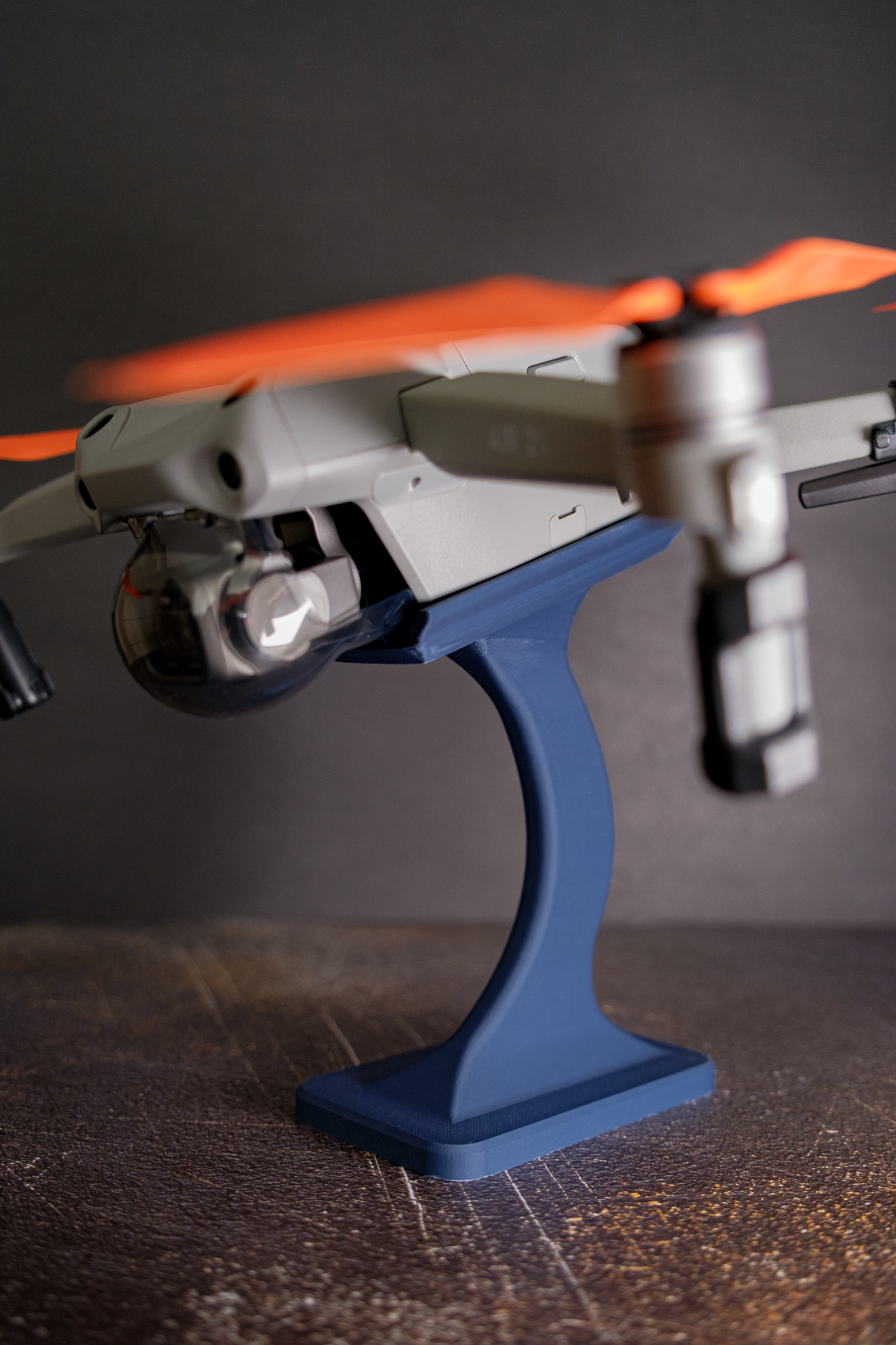 Drone display stand with interchangeable mounts for DJI Mavic Mini 2/SE ...