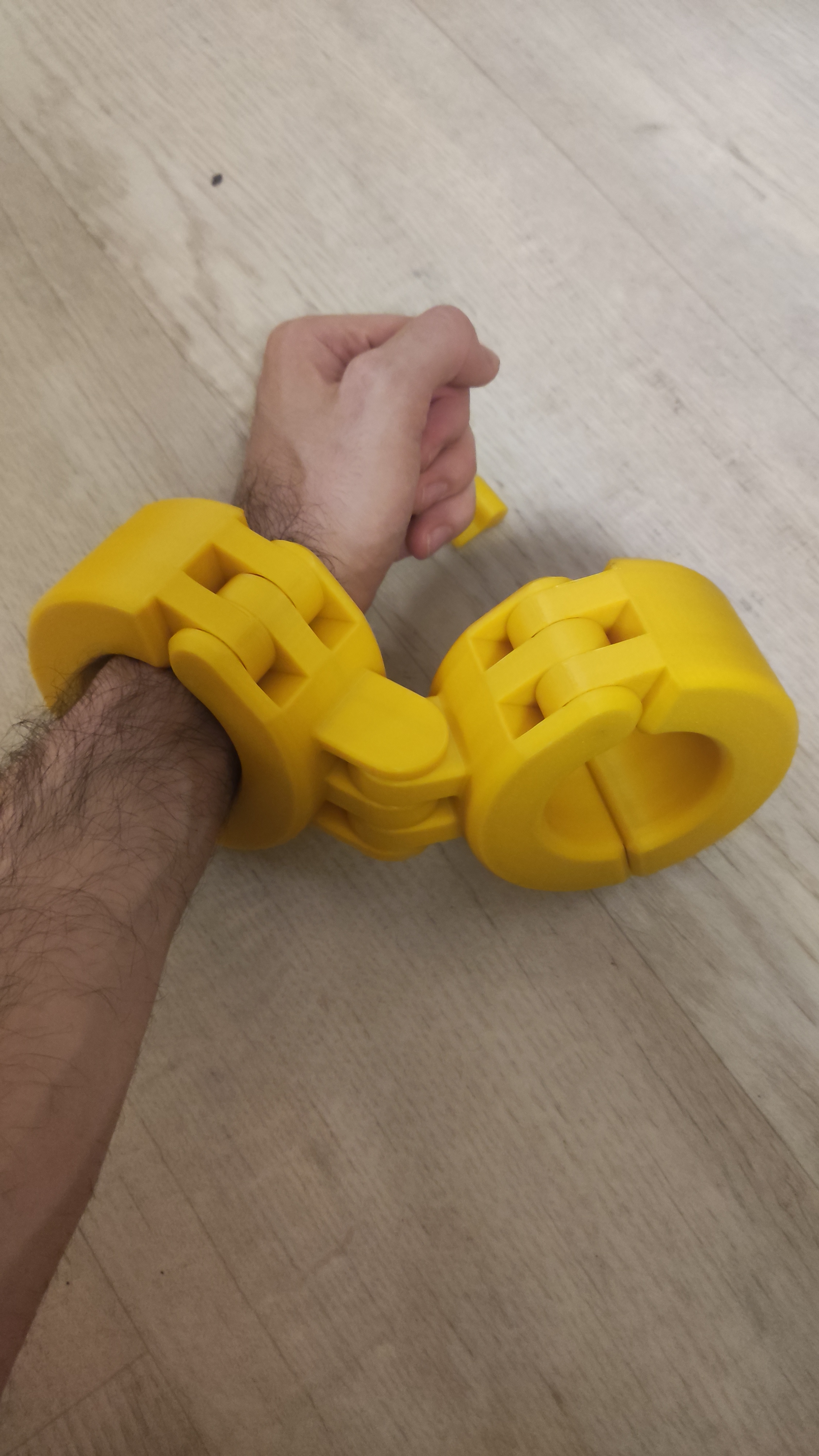 Hinged handcuffs, print in place. by 626abad71b | Download free STL ...